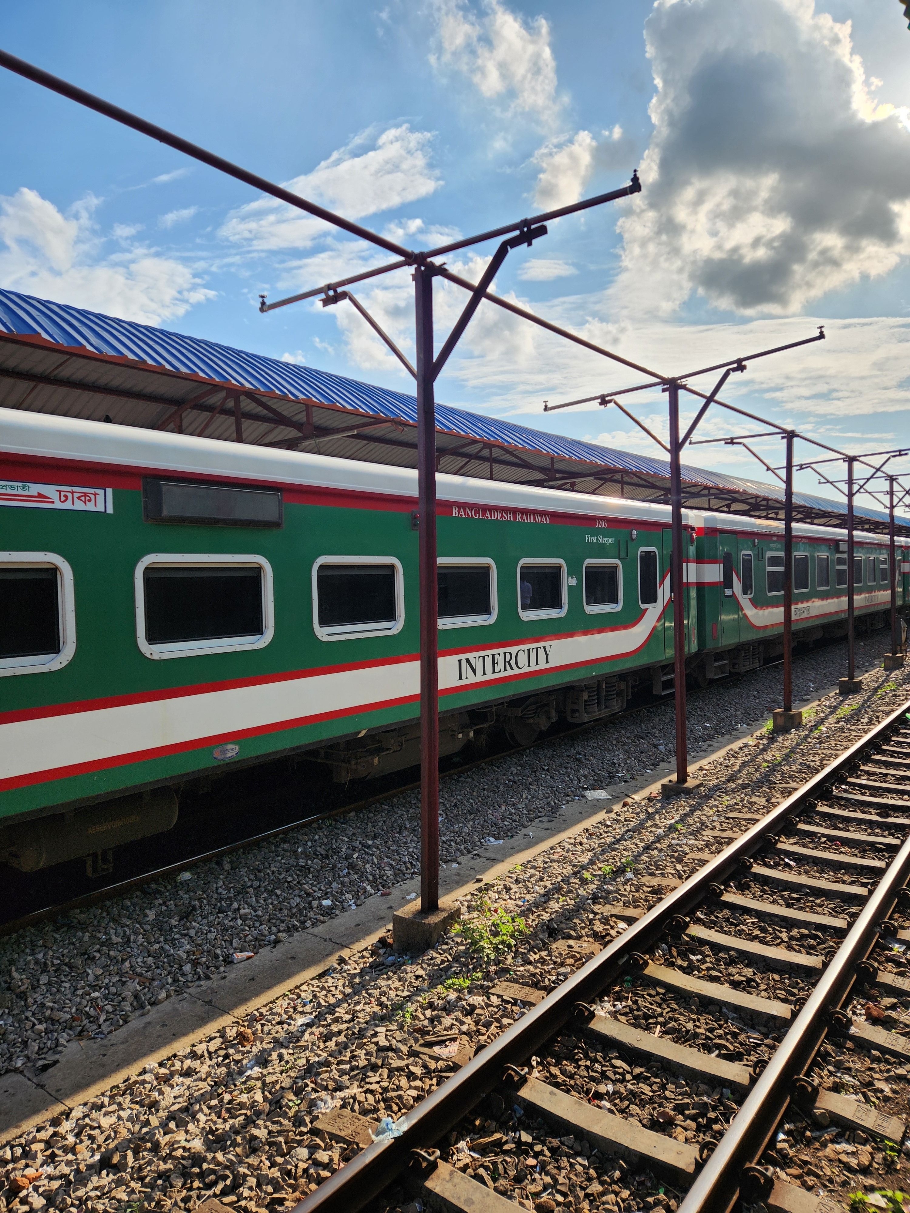 Yellow Train on a Platform with Steel Roof · Free Stock Photo