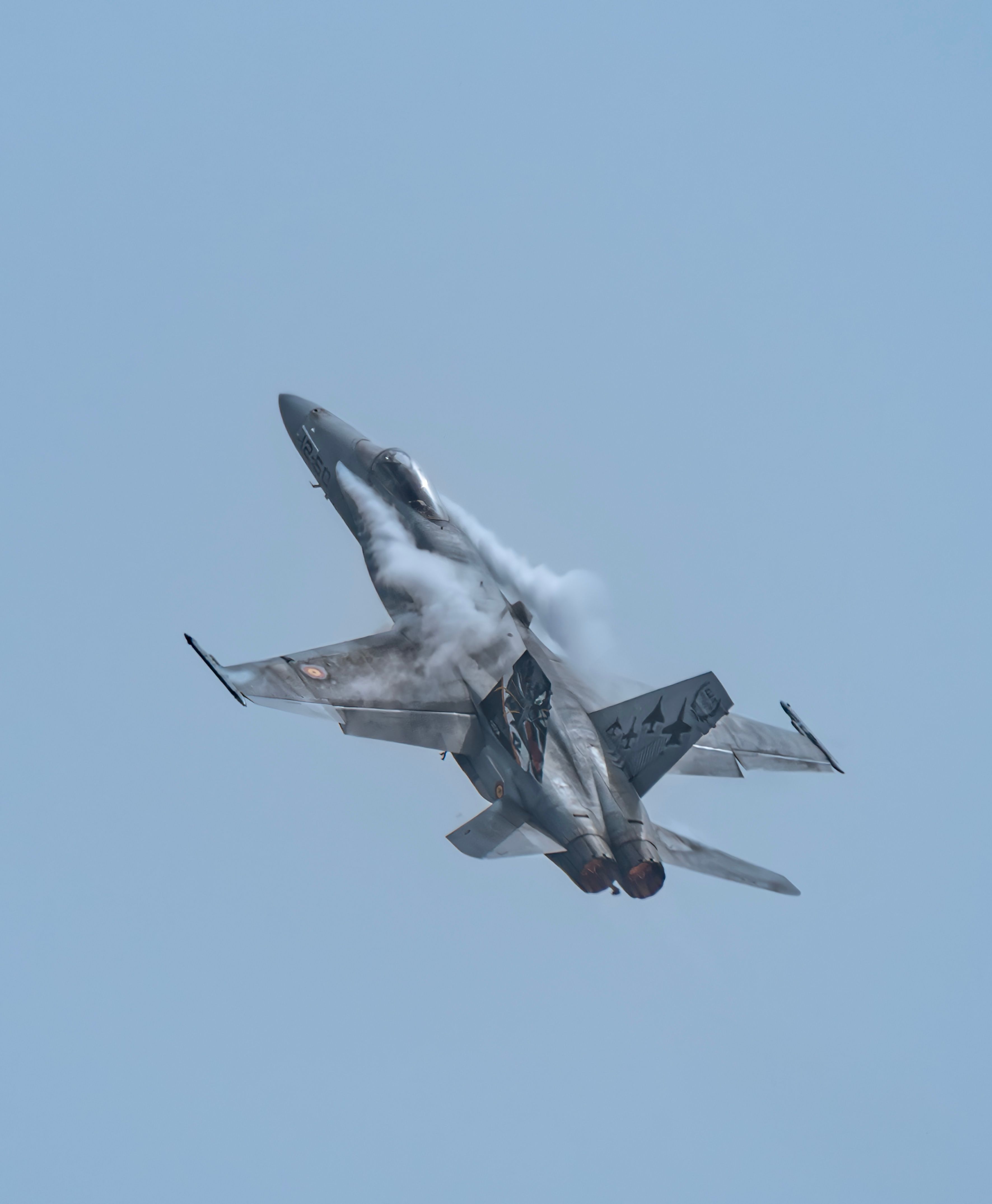 Powerful Jet Fighter in Flight Demonstration · Free Stock Photo