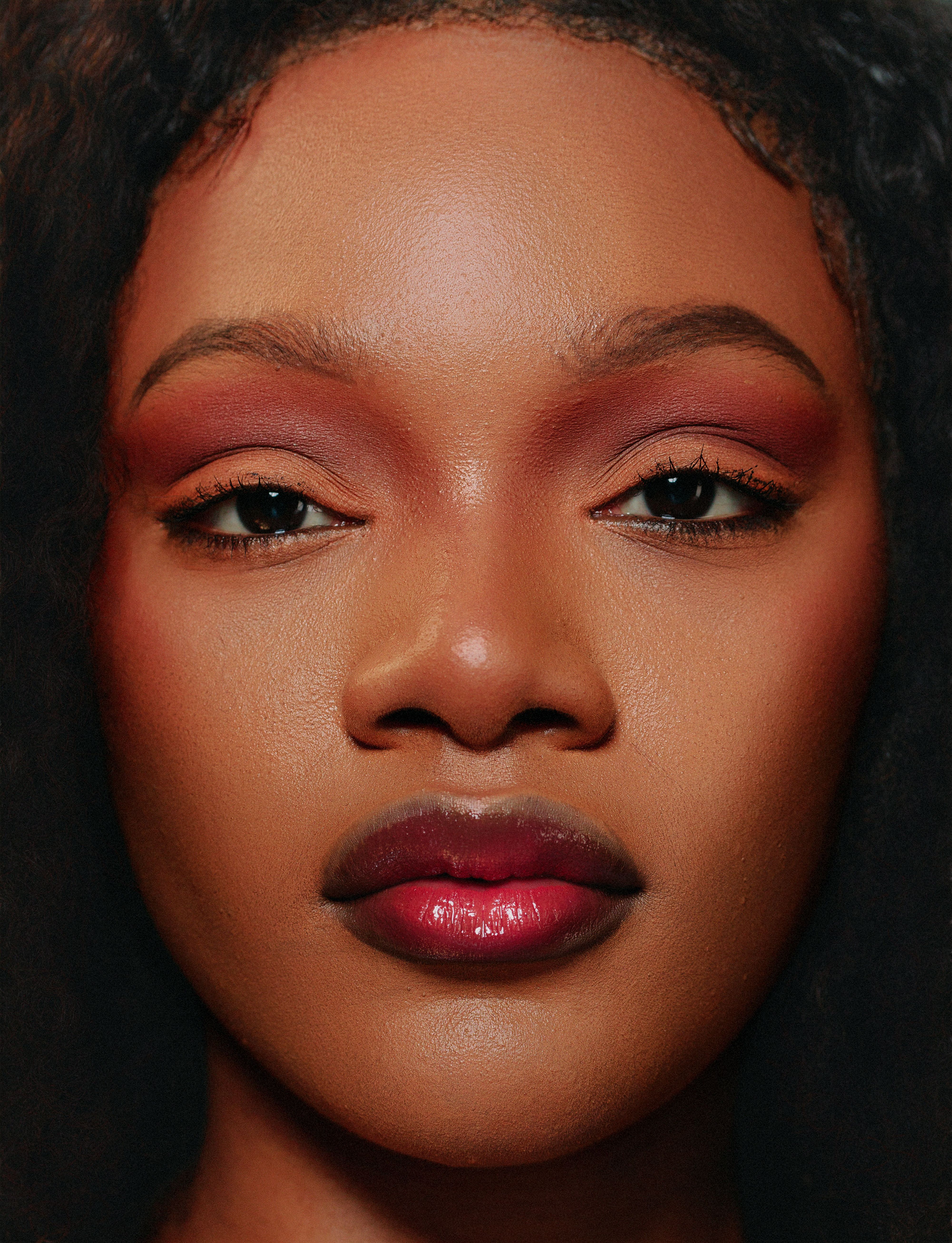 En Face Portrait of Woman with Neutral Expression · Free Stock Photo