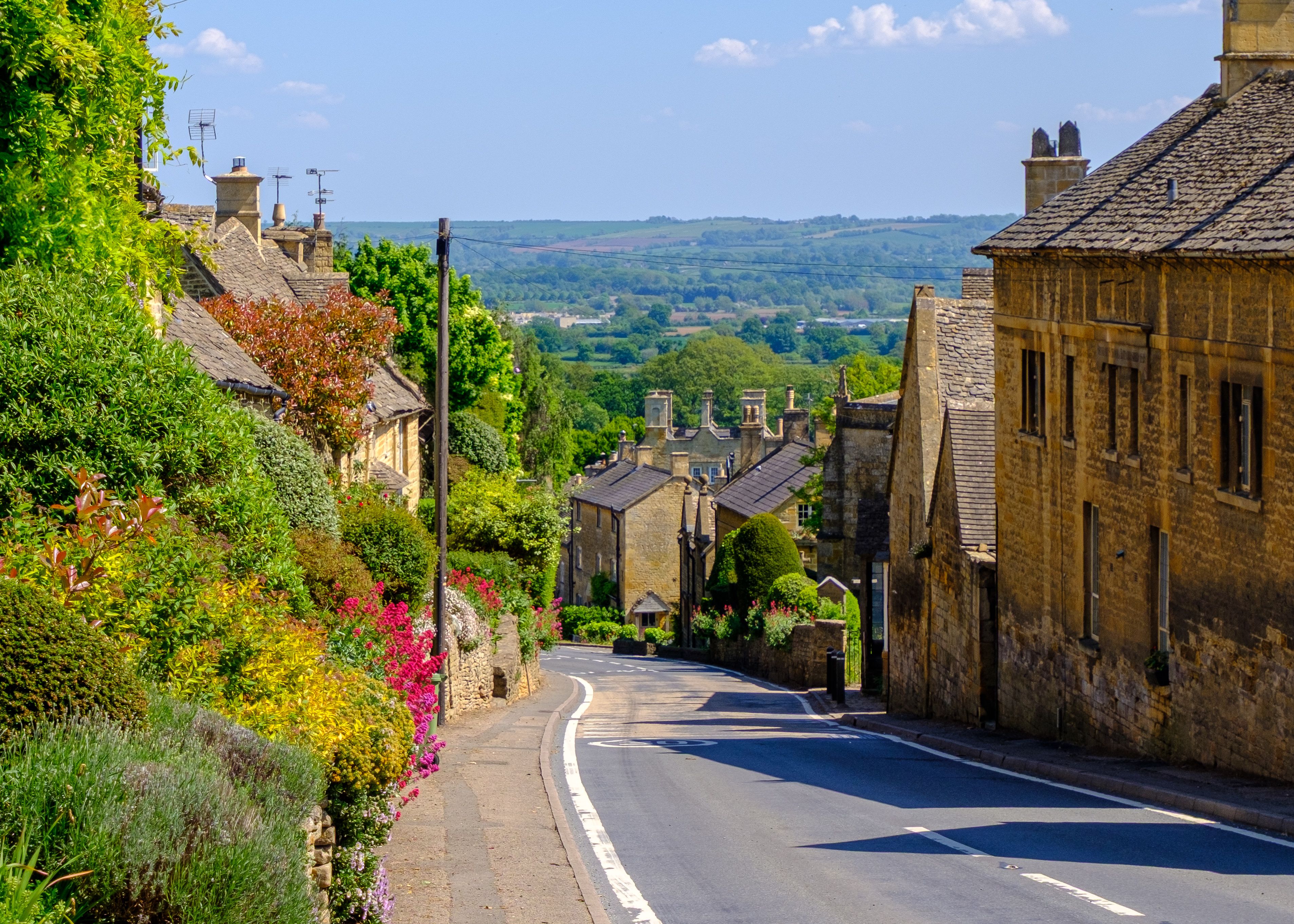 Charming Cotswold Village Street in England · Free Stock Photo
