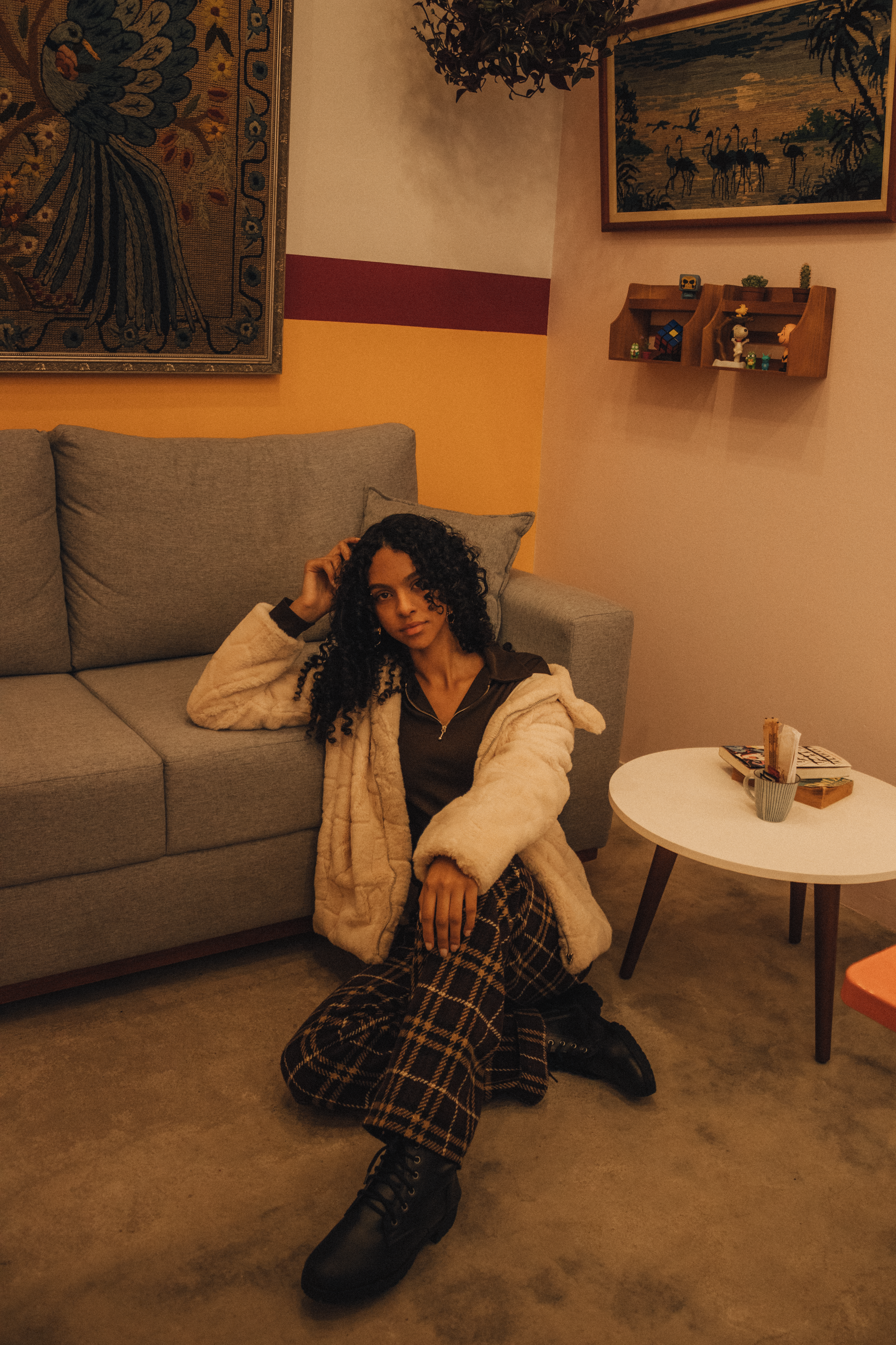 Cozy indoor portrait in stylish room · Free Stock Photo