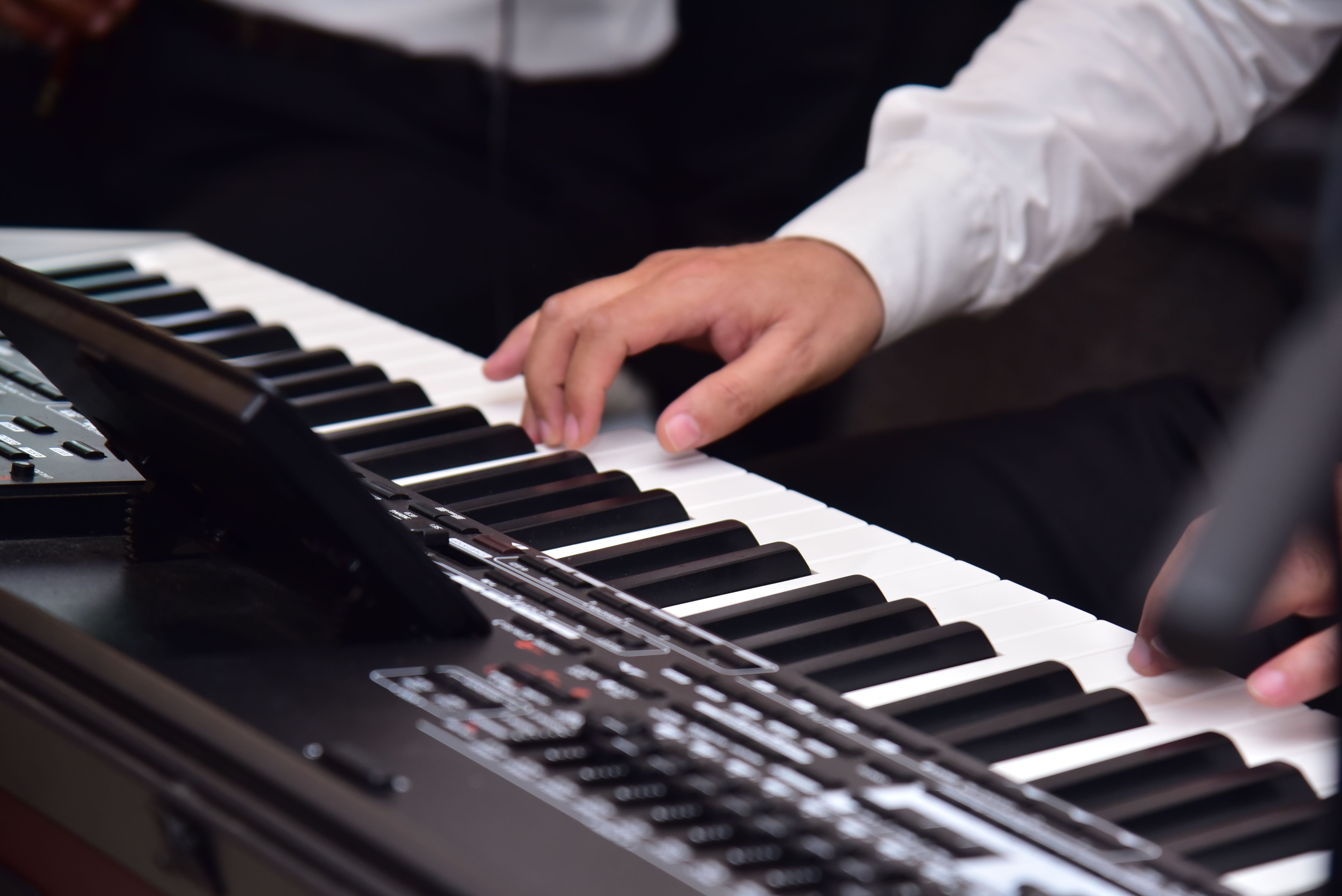 Keyboard Playing Photos, Download The BEST Free Keyboard Playing Stock ...