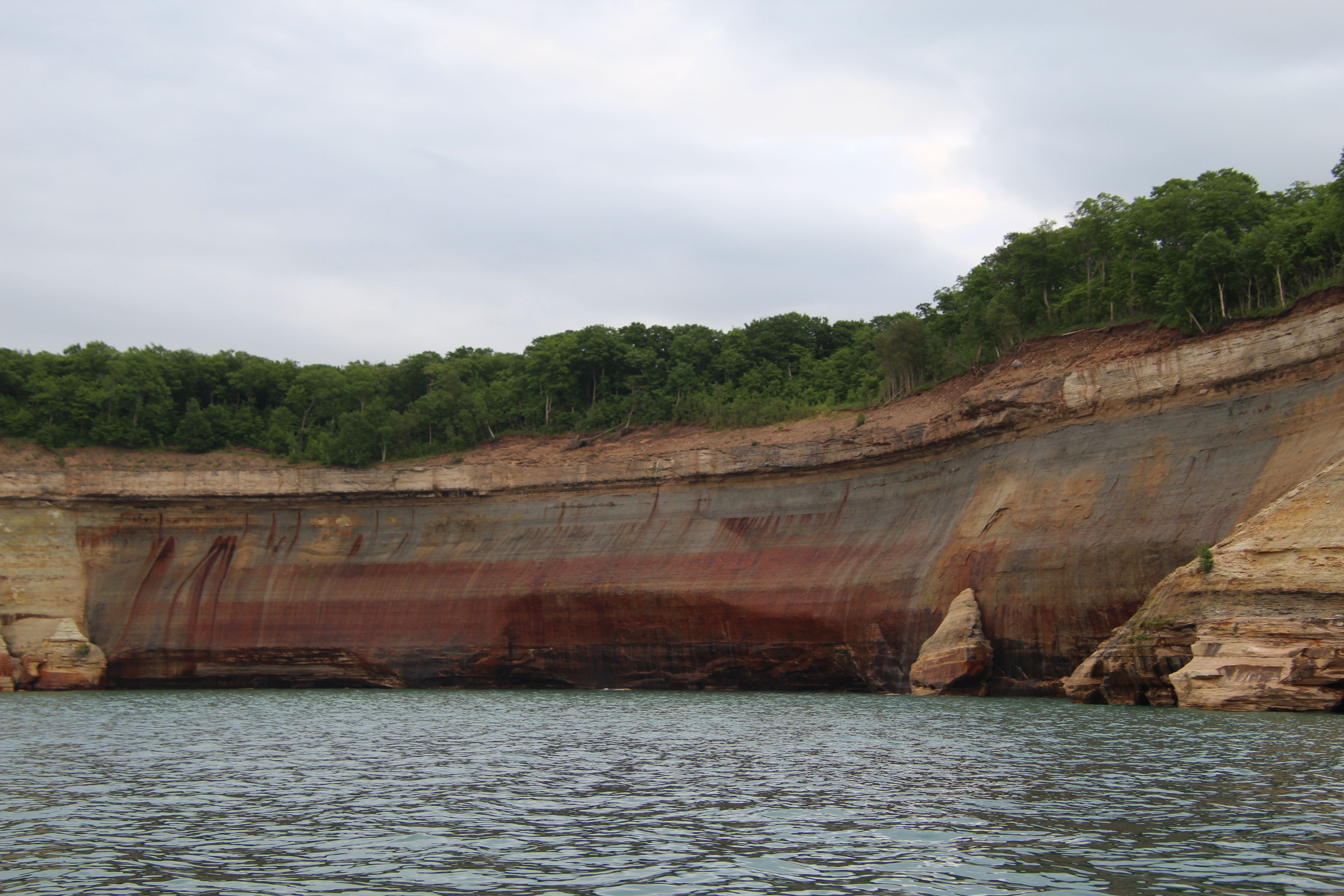 Serene View of Pictured Rocks National Lakeshore · Free Stock Photo