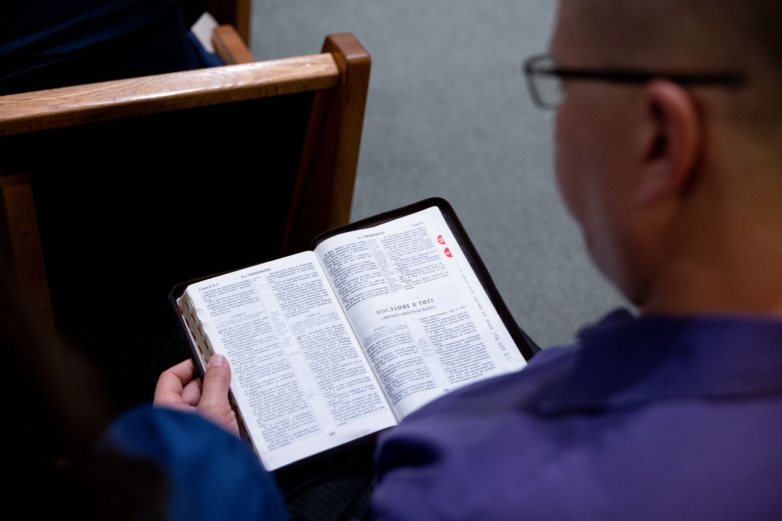 Reading Bible Photos, Download The BEST Free Reading Bible Stock Photos ...