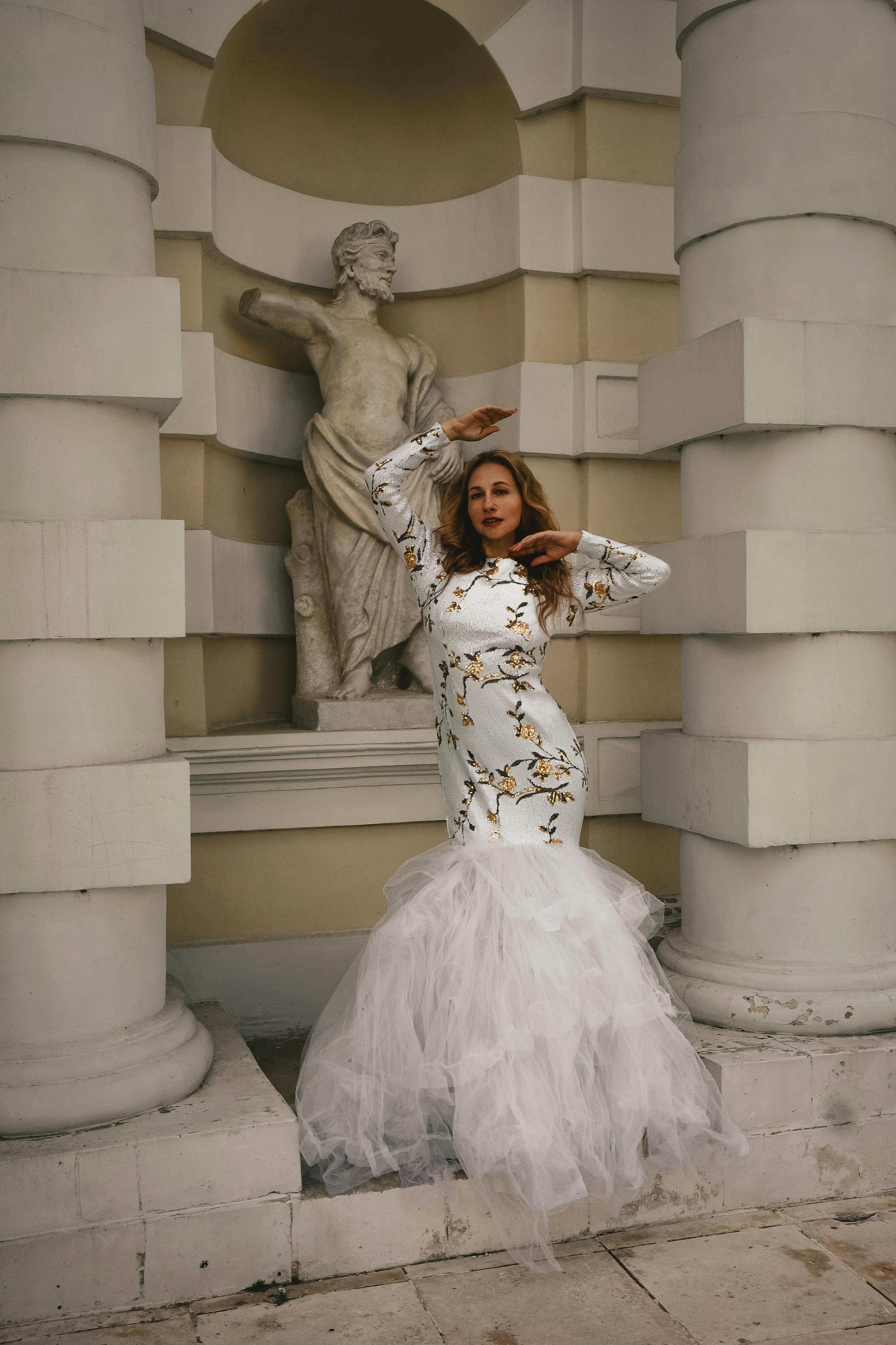 Statuesque Pose Photos, Download The BEST Free Statuesque Pose Stock ...