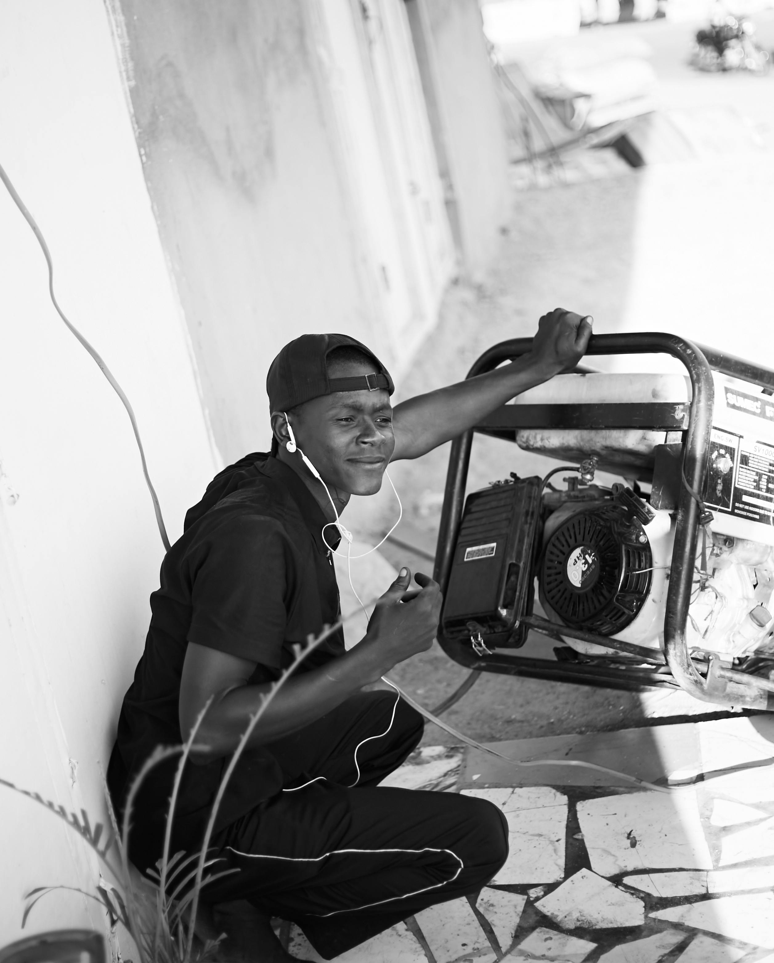 Young man with generator in black and white · Free Stock Photo