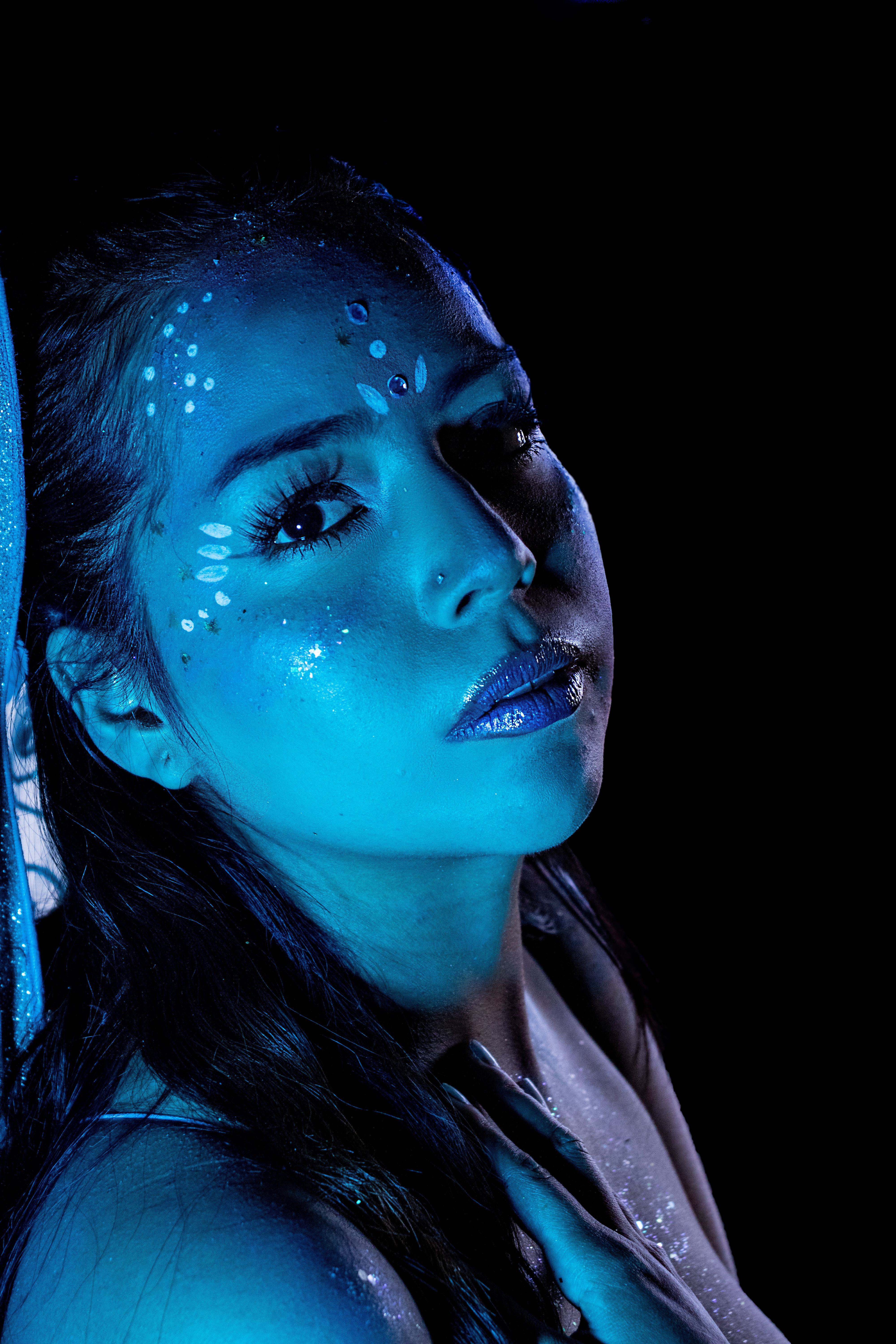 Captivating Portrait with Blue Thematic Makeup · Free Stock Photo
