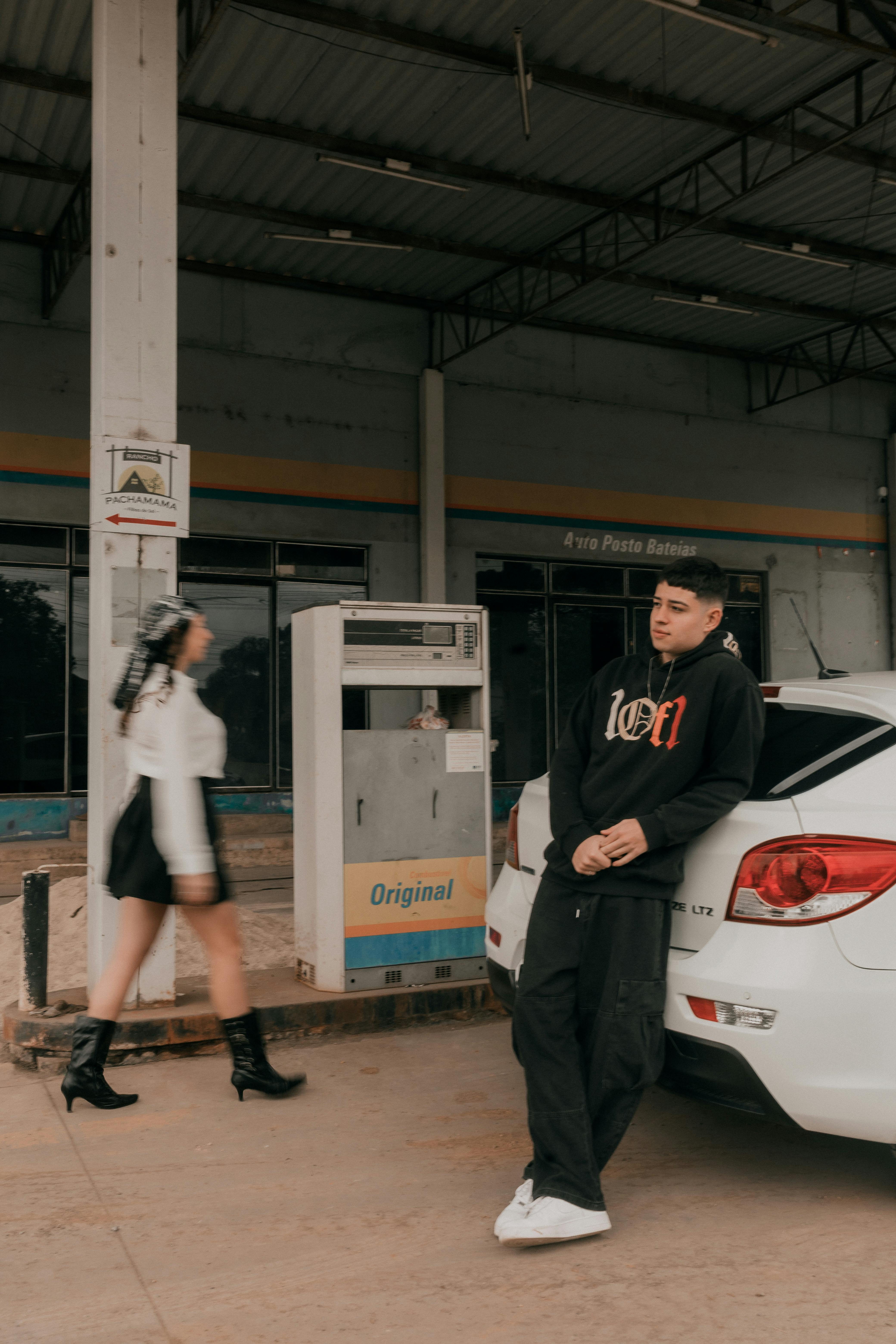 Casual Interaction at an Abandoned Gas Station · Free Stock Photo