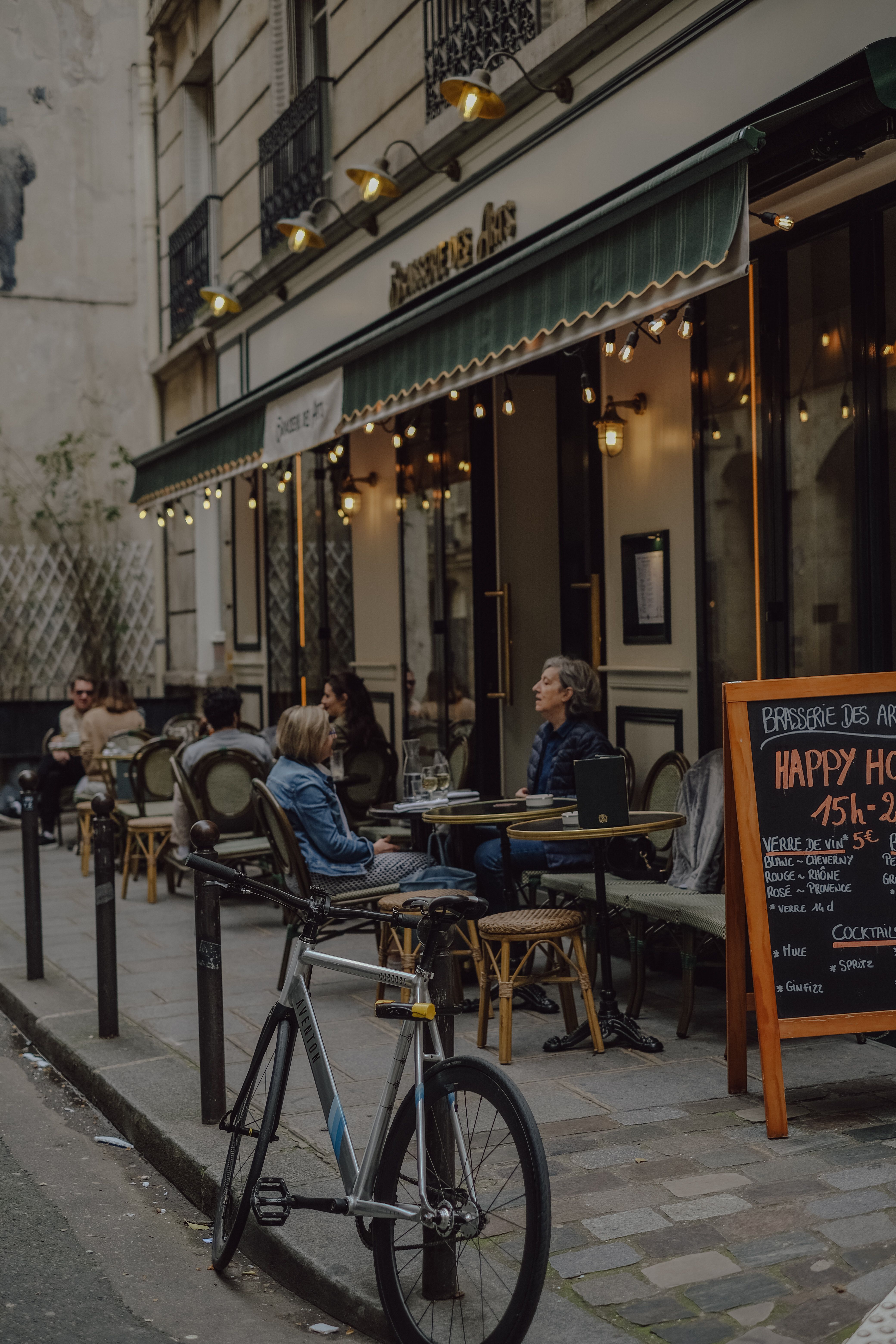 Charming Paris Street Cafe with Outdoor Seating · Free Stock Photo