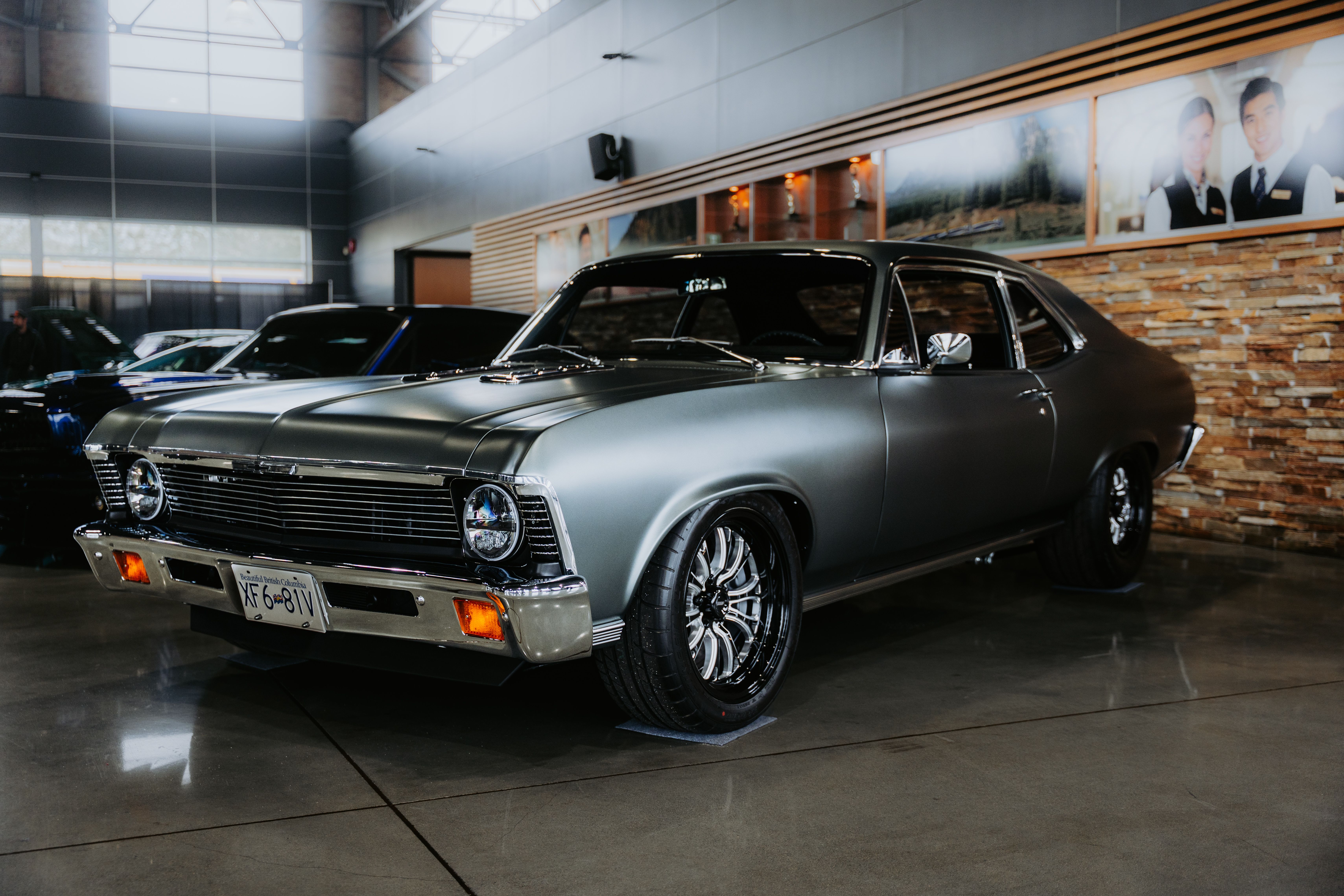 Classic Vintage Car Display in Modern Showroom · Free Stock Photo