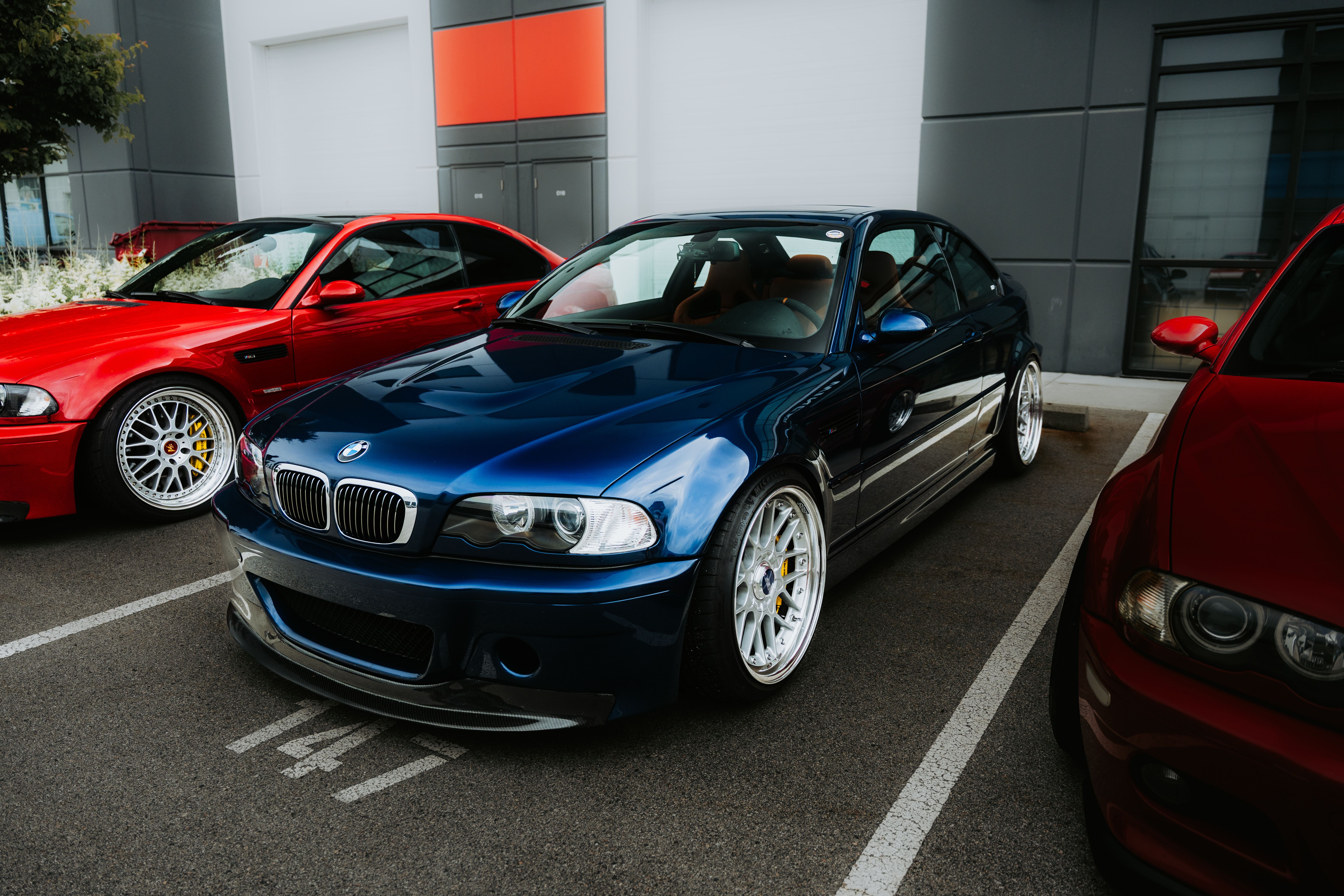 Stylish Blue Sports Car in Urban Parking Lot · Free Stock Photo