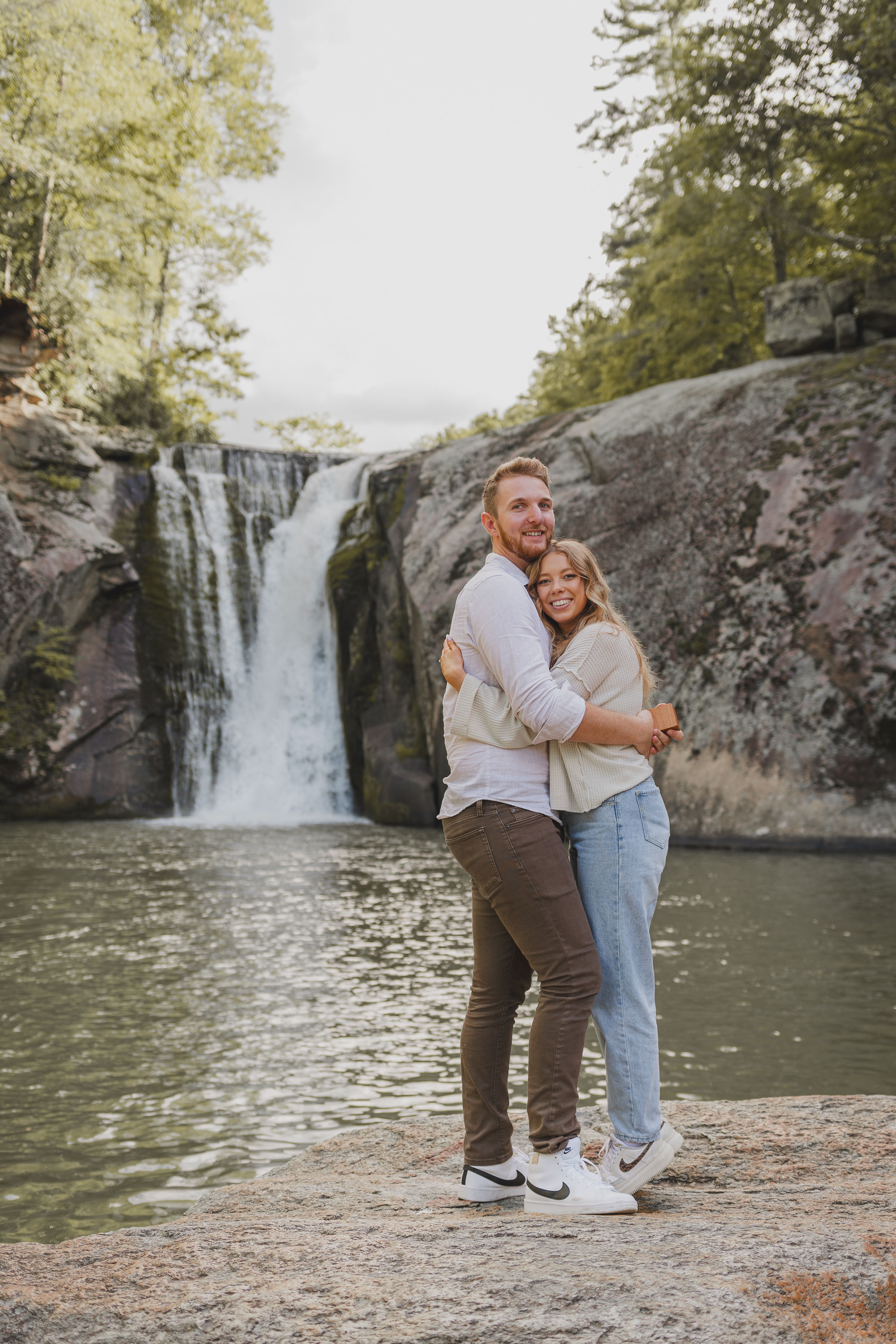 Hugging Couple Near the Body of Water · Free Stock Photo