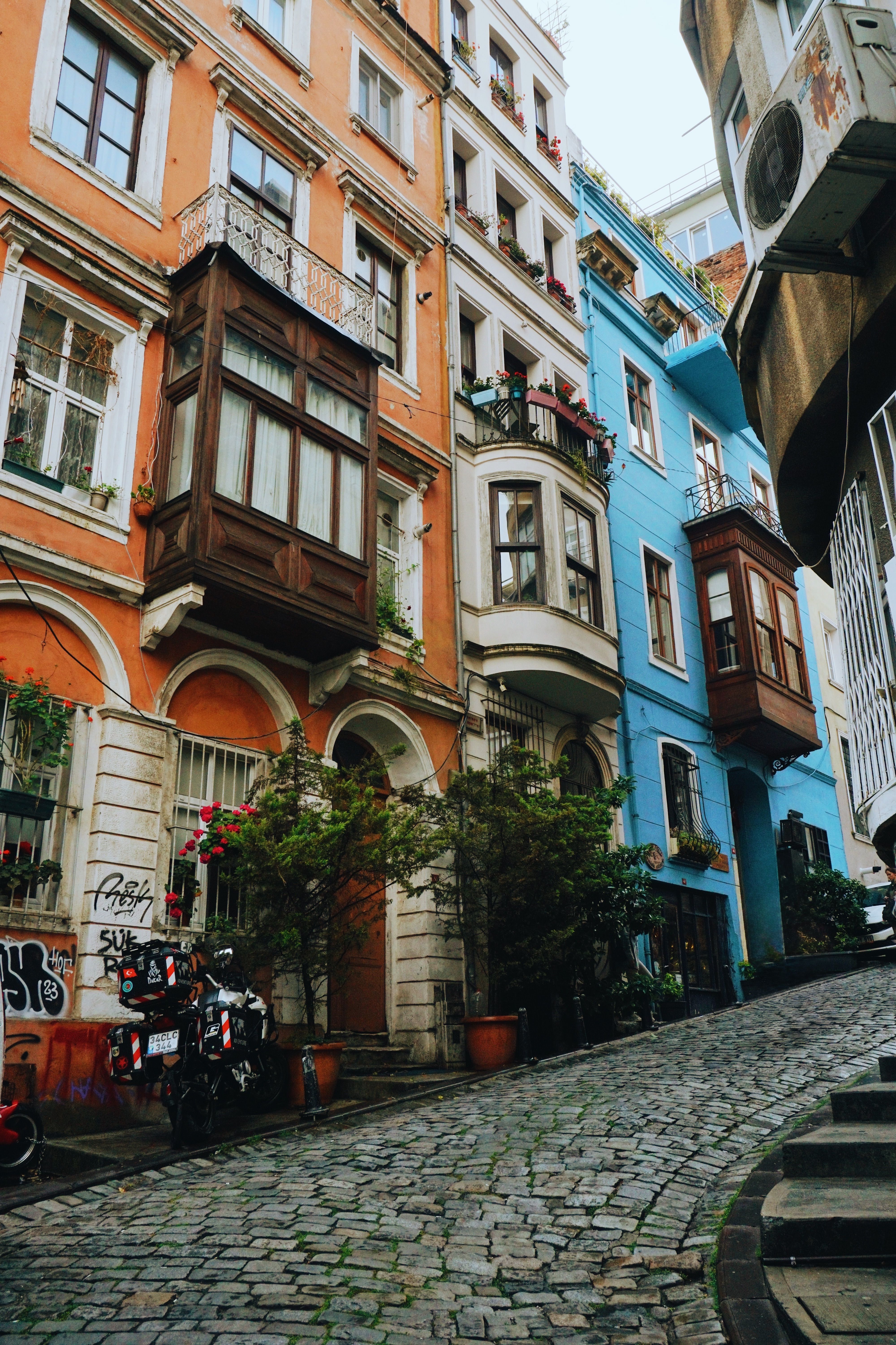 Charming Historical Street in Colorful Cityscape · Free Stock Photo