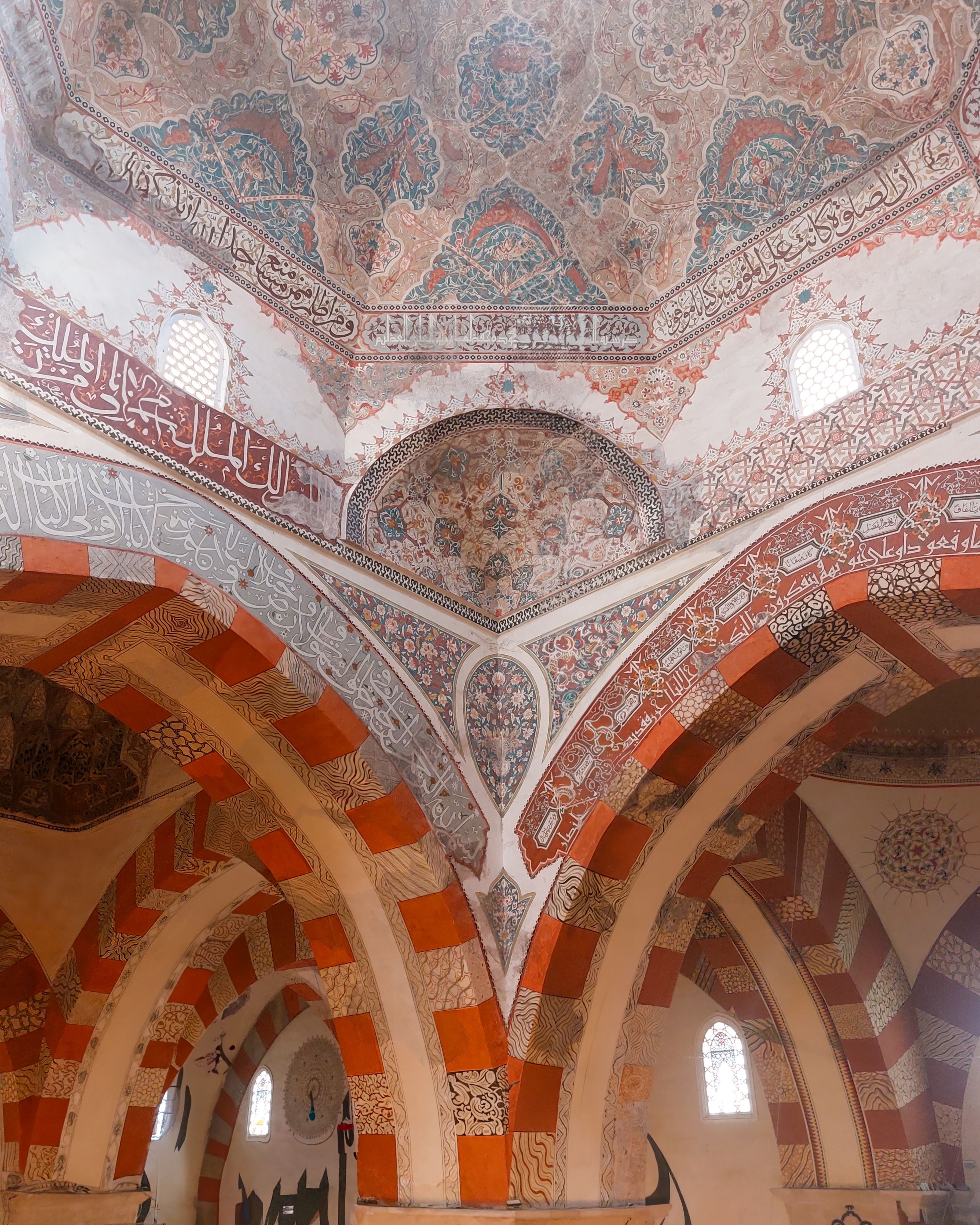 Intricate Islamic Architecture Ceiling Design · Free Stock Photo