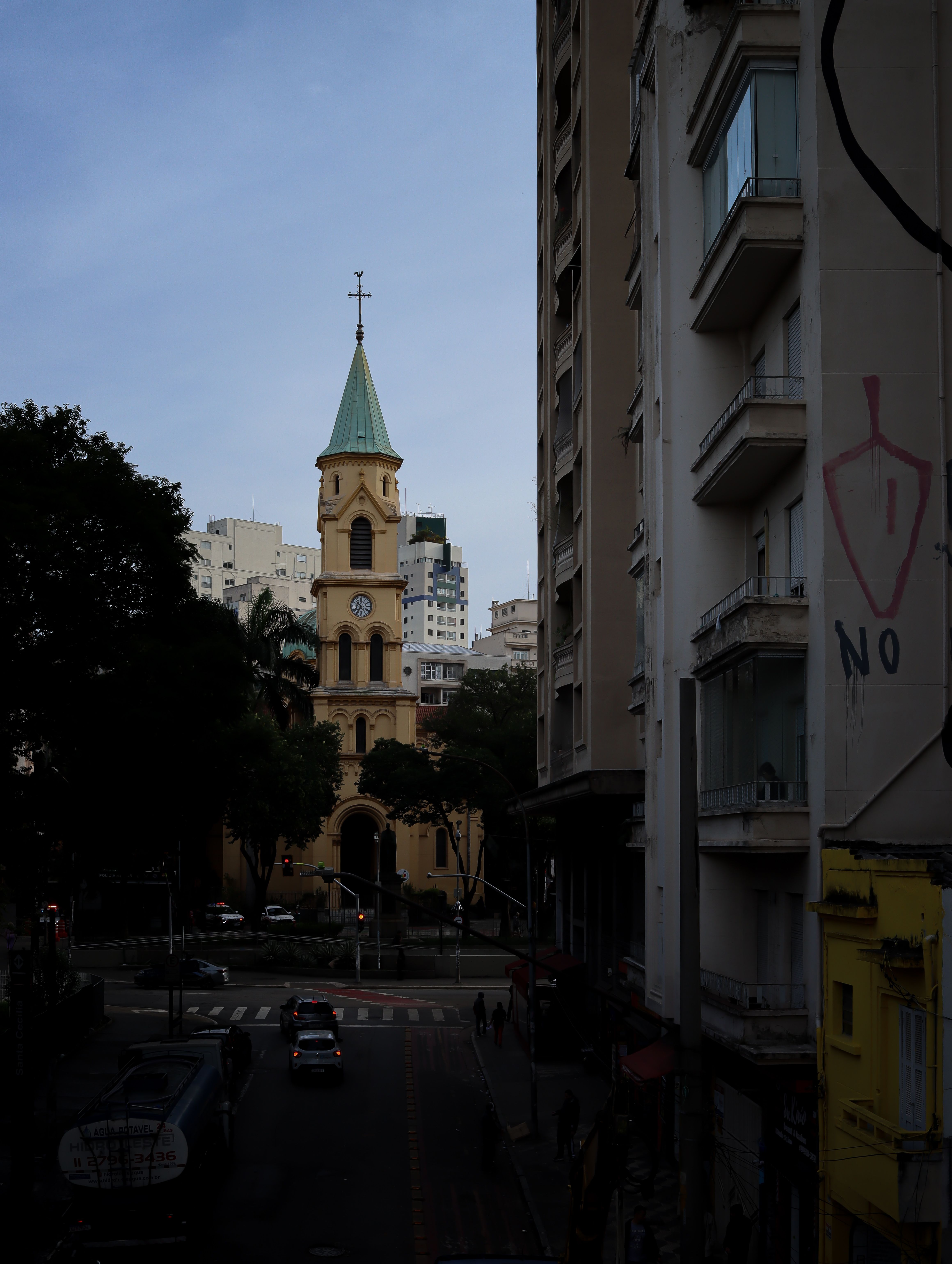 Scenic View of Historic Church in Urban Setting · Free Stock Photo