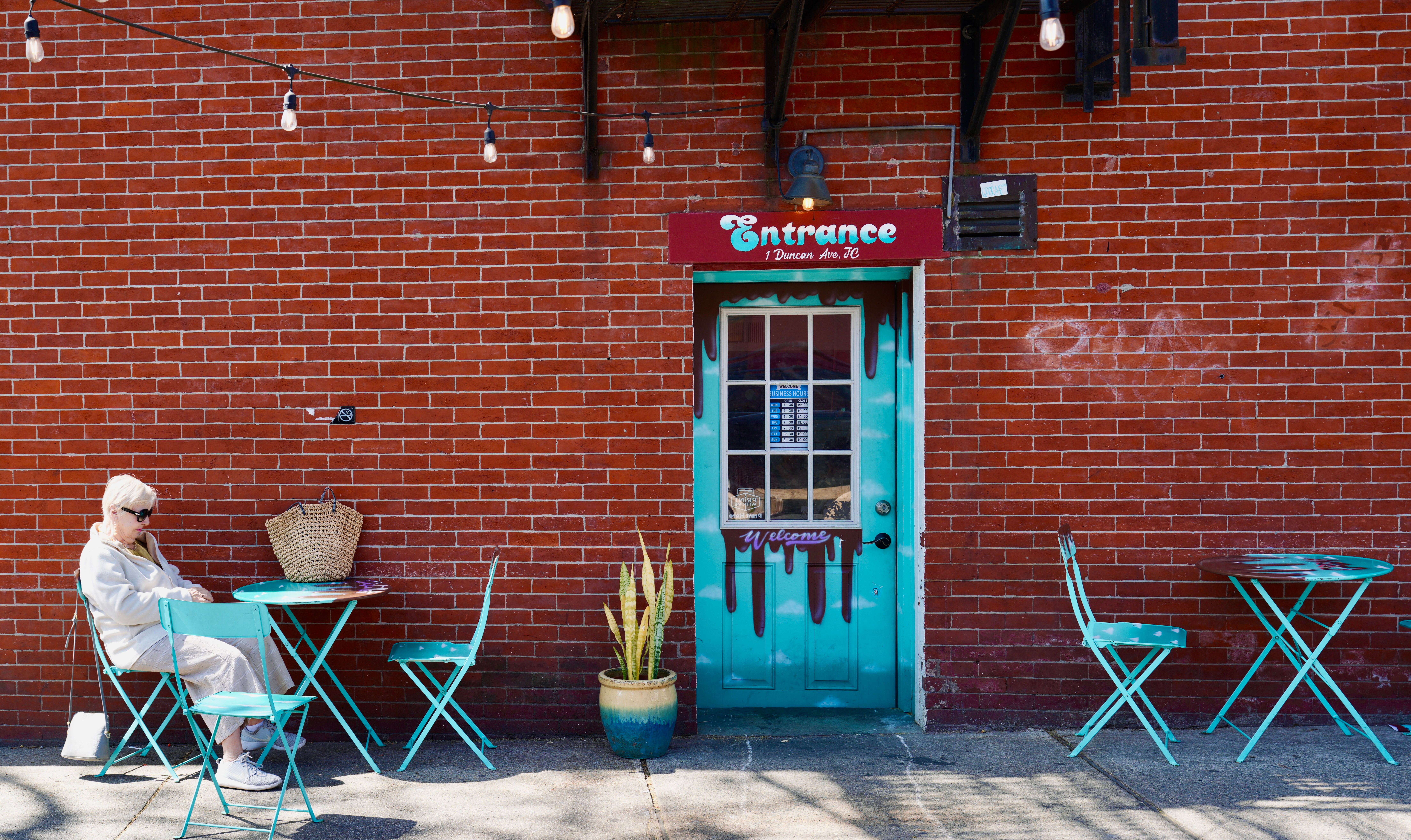 Vibrant Cafe Entrance with Outdoor Seating · Free Stock Photo