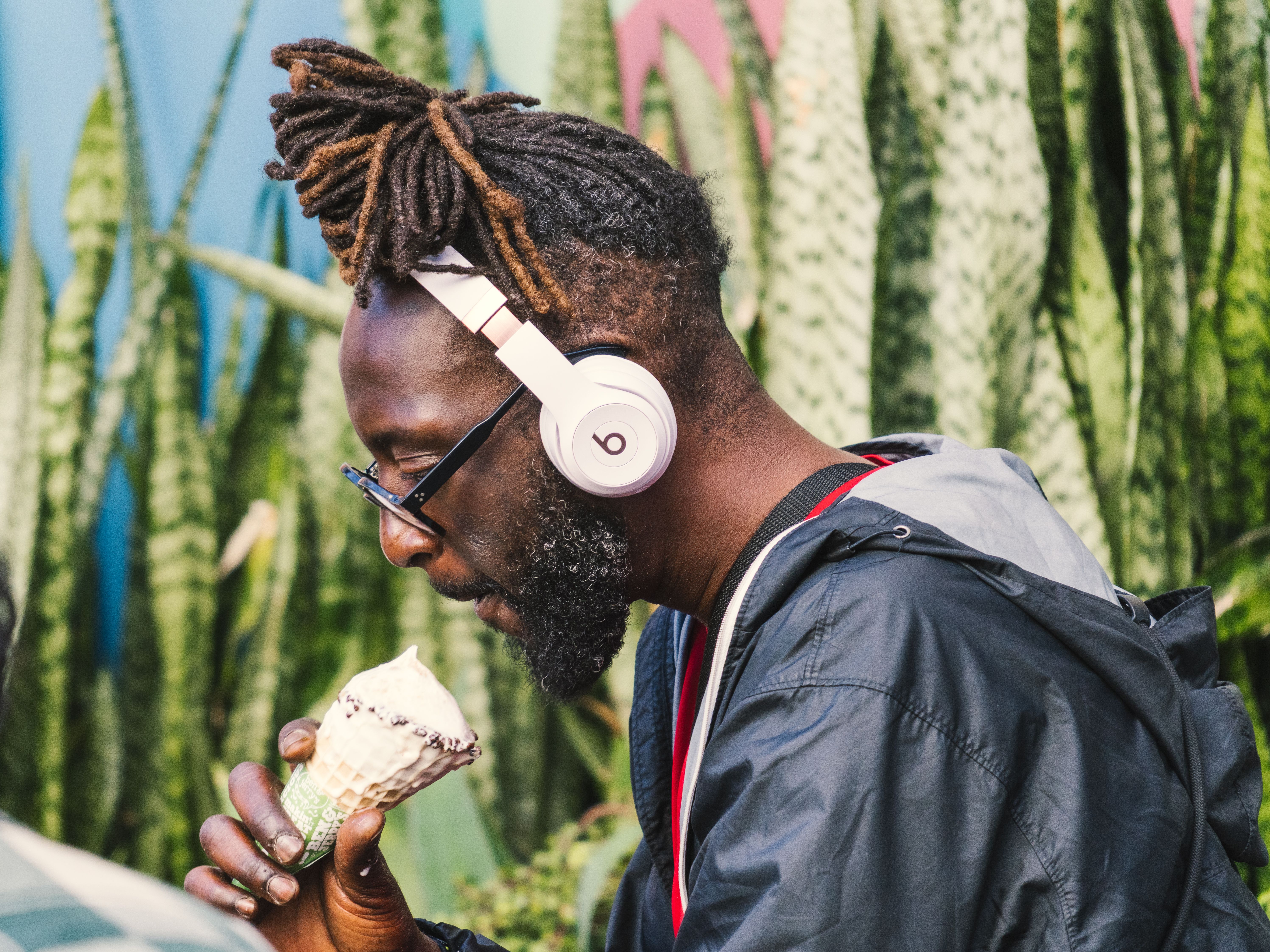 Urban Man Enjoying Ice Cream in Los Angeles · Free Stock Photo