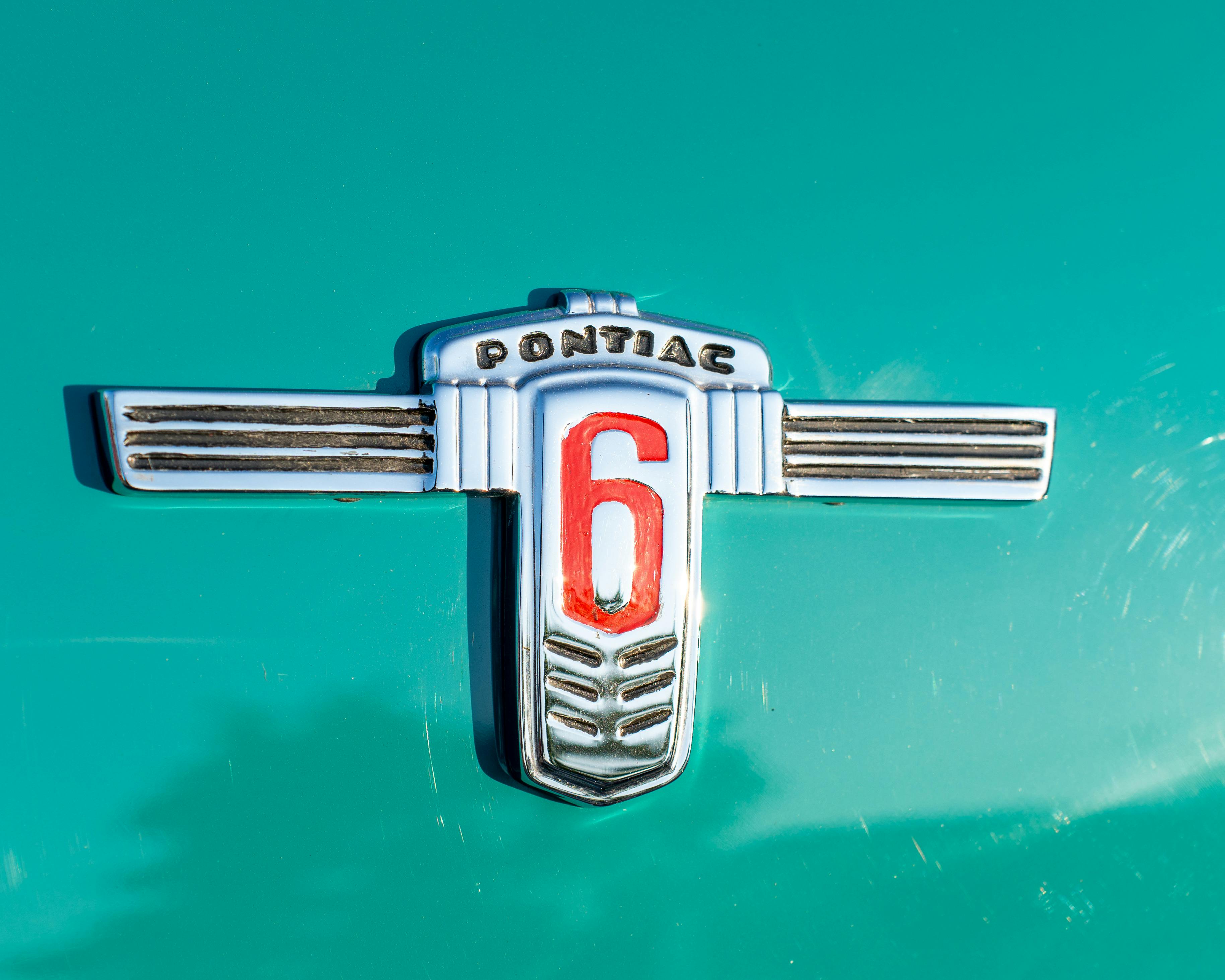 Close-up of Vintage Pontiac Emblem on Classic Car · Free Stock Photo