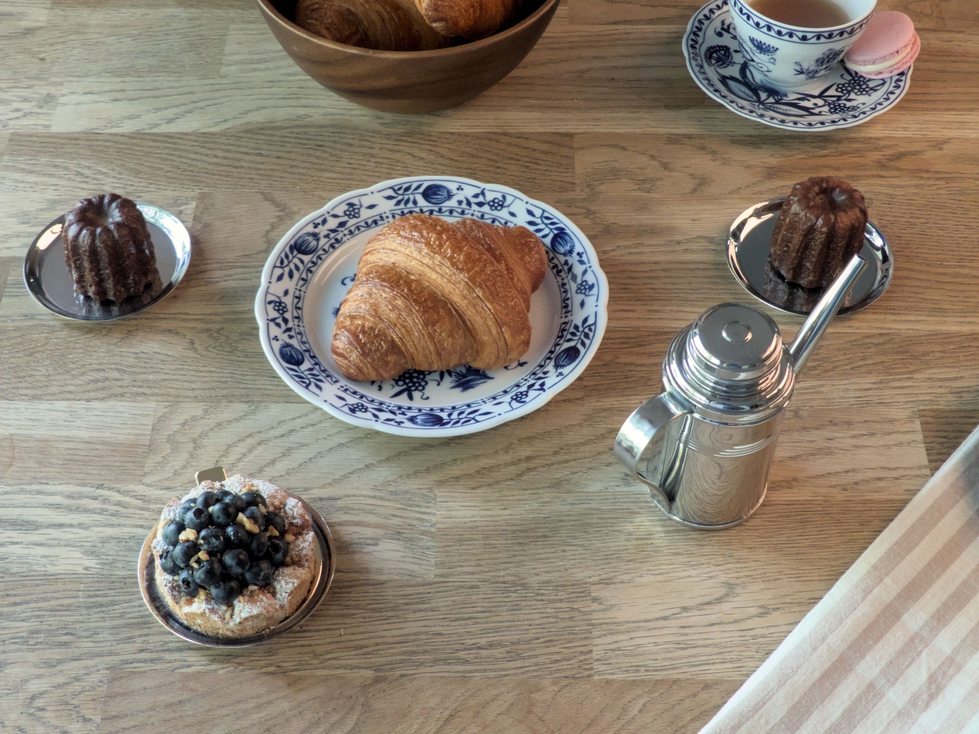 Elegant Breakfast Setup with Pastries · Free Stock Photo