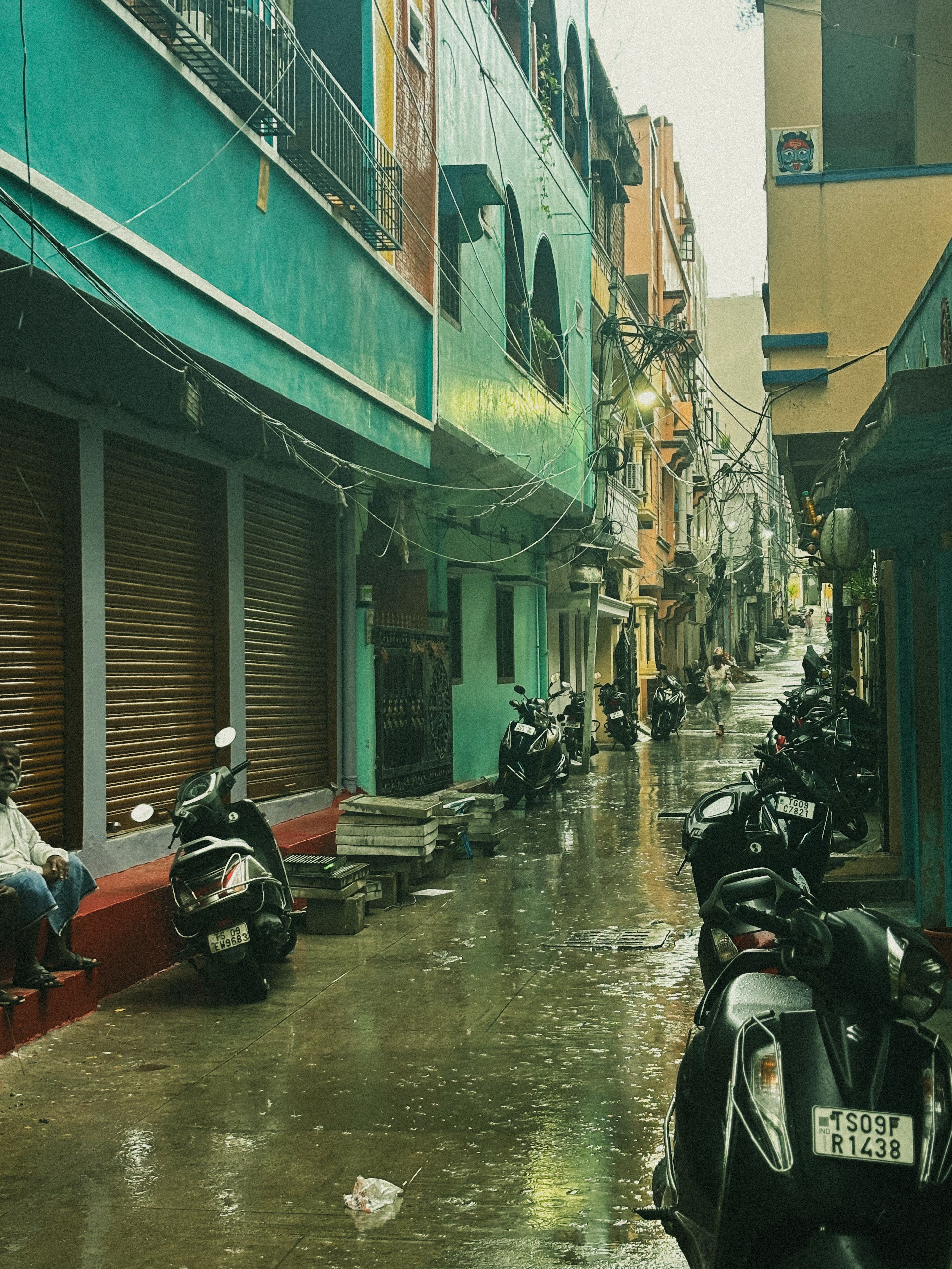 Rainy Alleyway in Hyderabad, India · Free Stock Photo