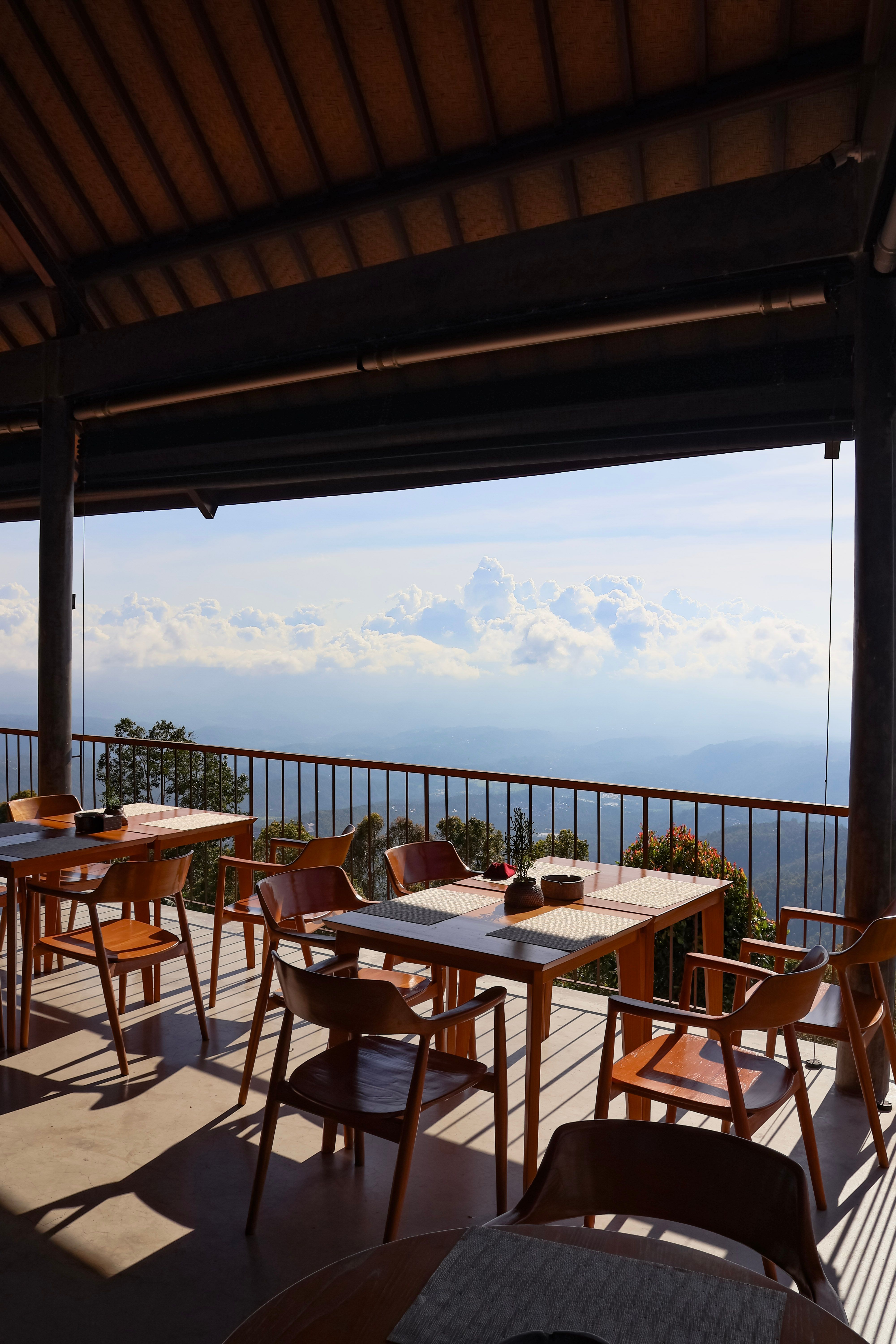 Scenic Bali Café Overlooking Mountains · Free Stock Photo
