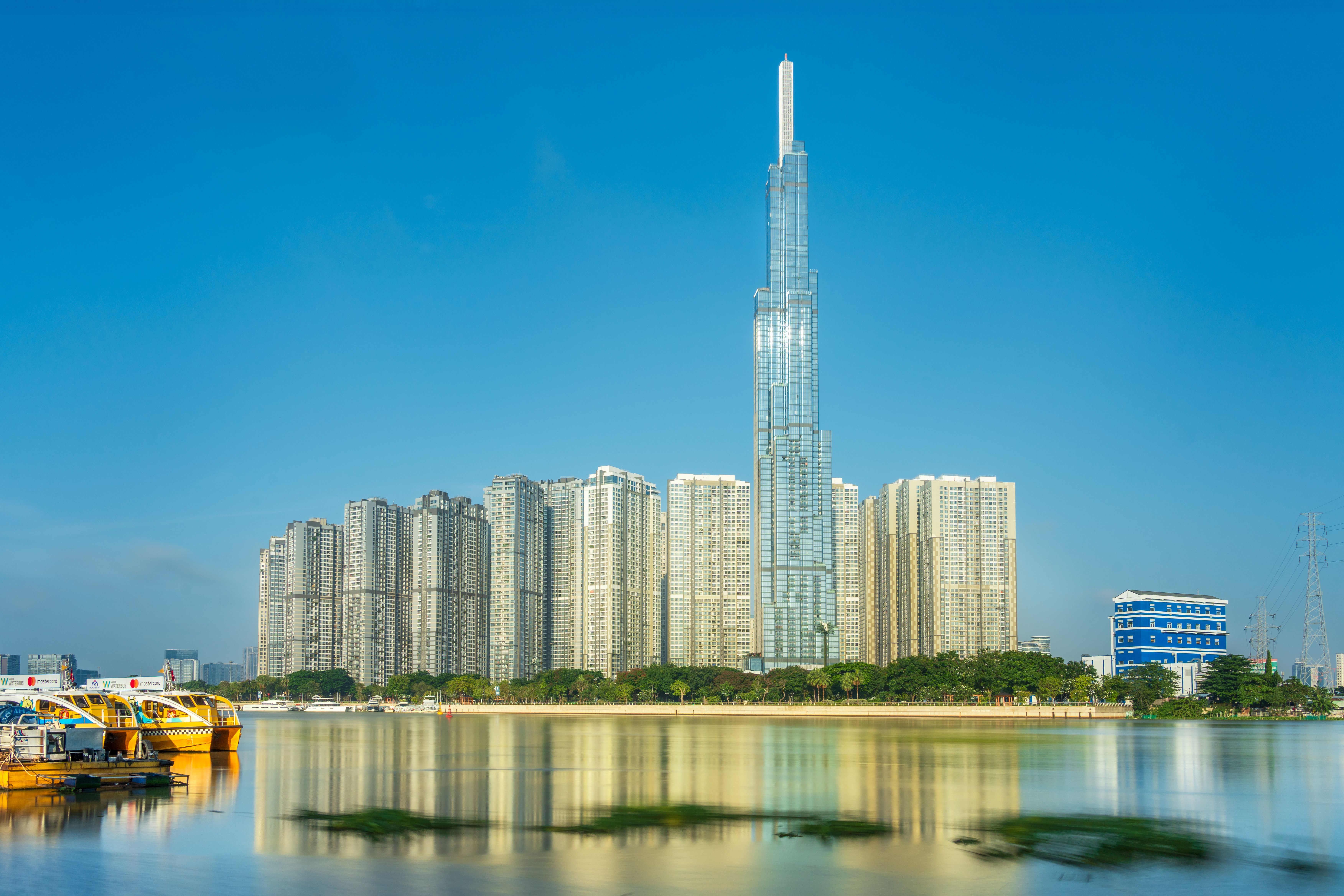 Landmark 81 Tower in Ho Chi Minh City Skyline View · Free Stock Photo