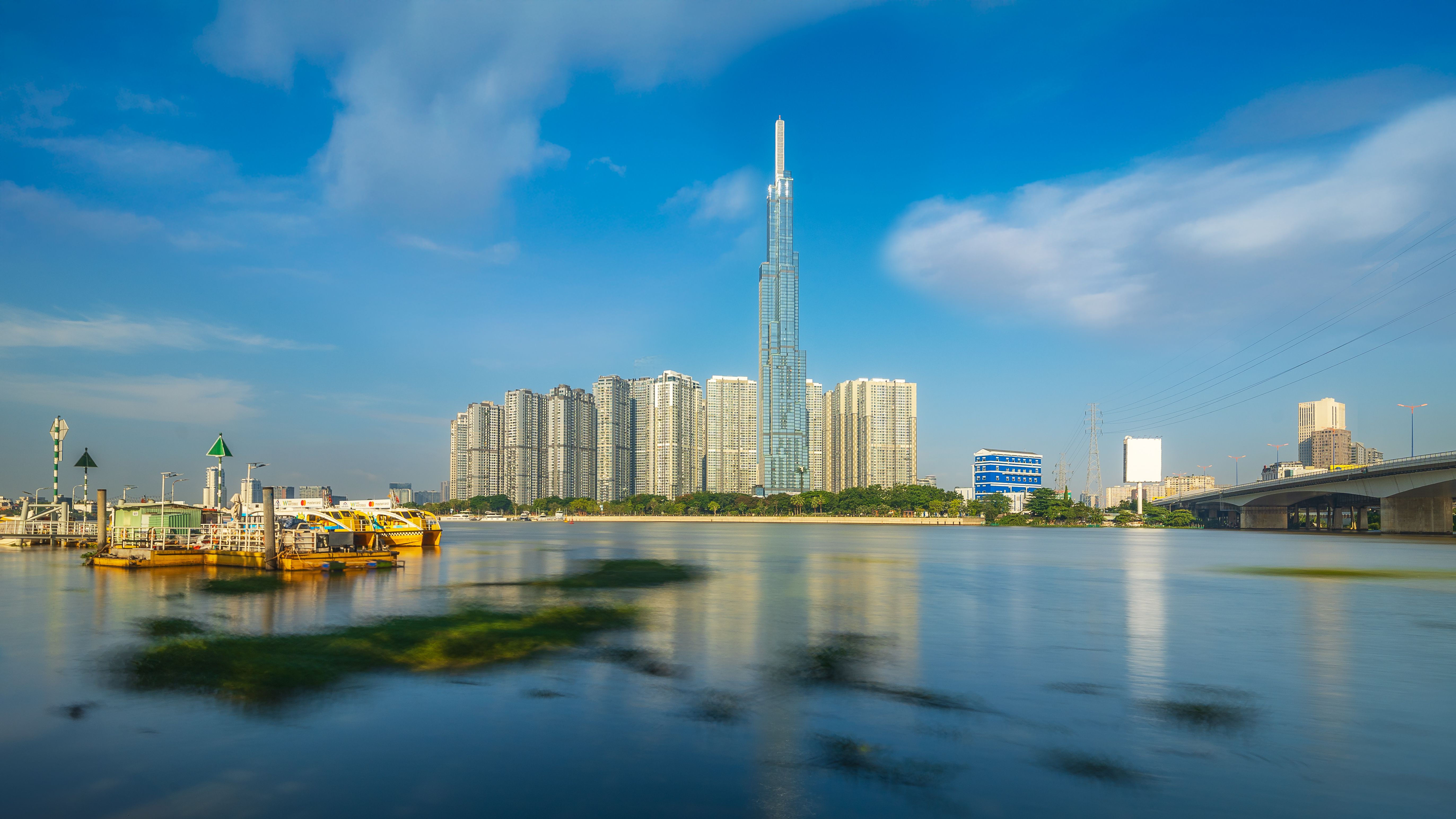Stunning Ho Chi Minh City Skyline with Landmark 81 Tower · Free Stock Photo