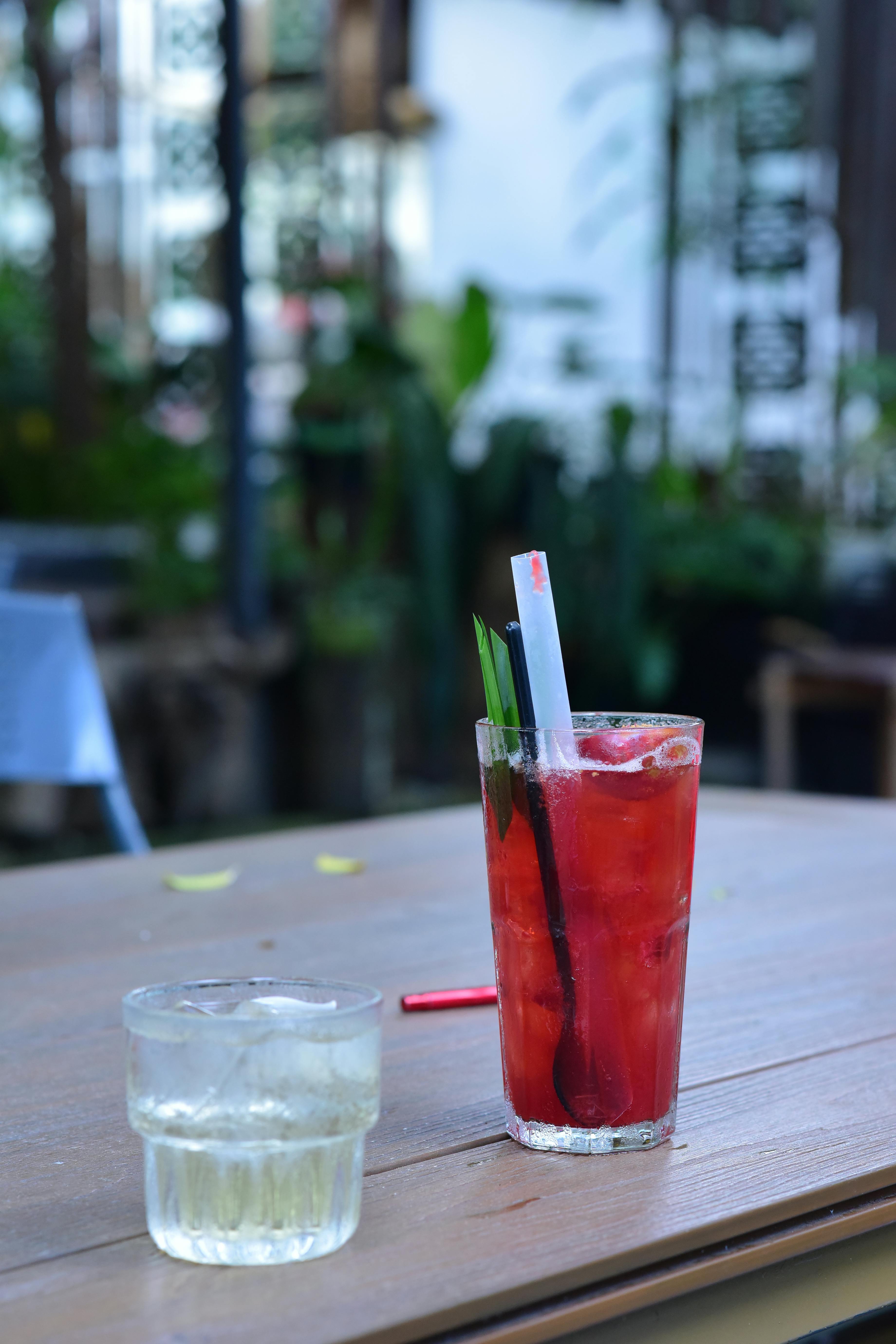 Glass Of Alcahol In Bar Photos, Download The BEST Free Glass Of Alcahol ...