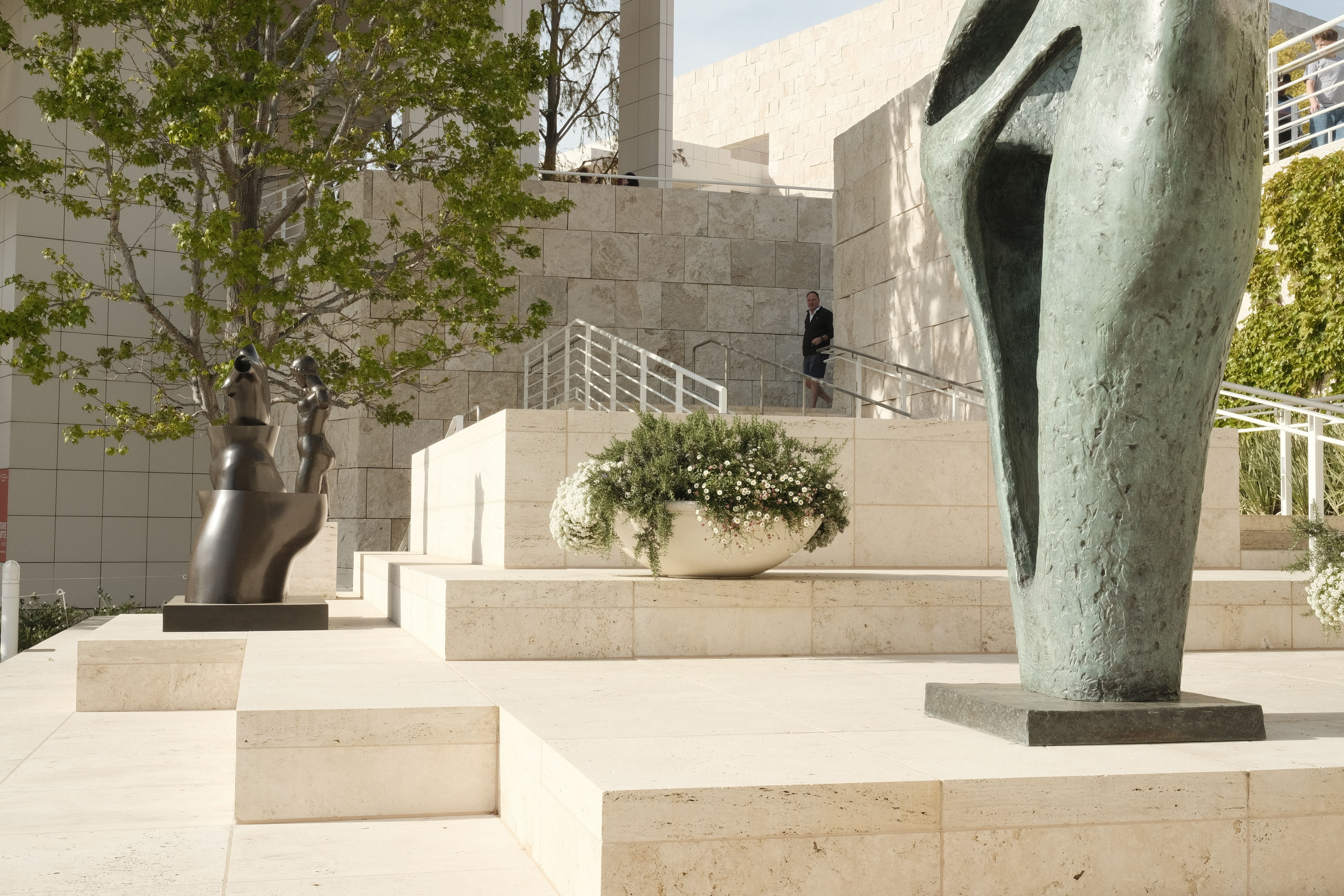 Modern Sculpture Garden at Architectural Landmark · Free Stock Photo