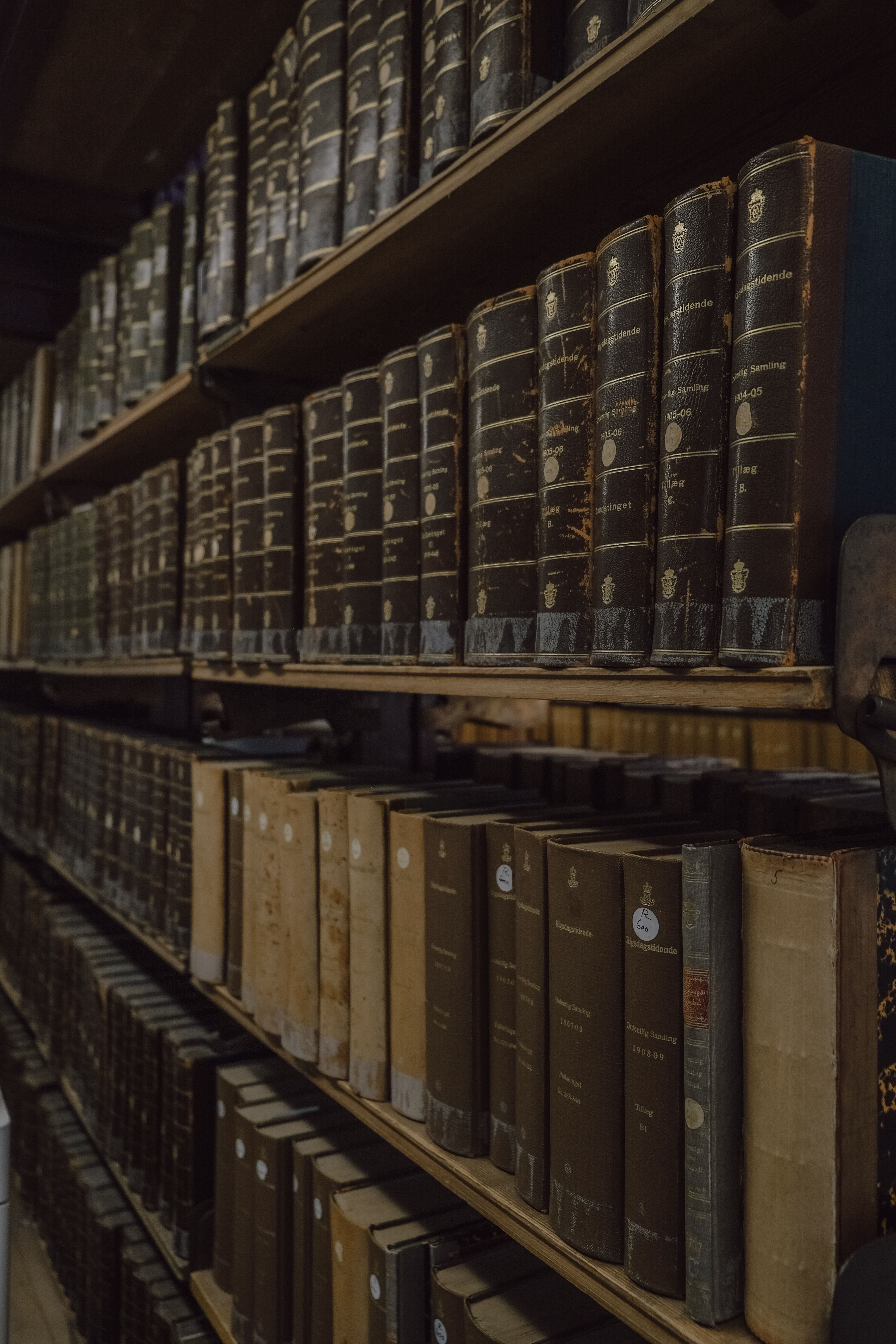 Old Library Photos, Download The BEST Free Old Library Stock Photos ...