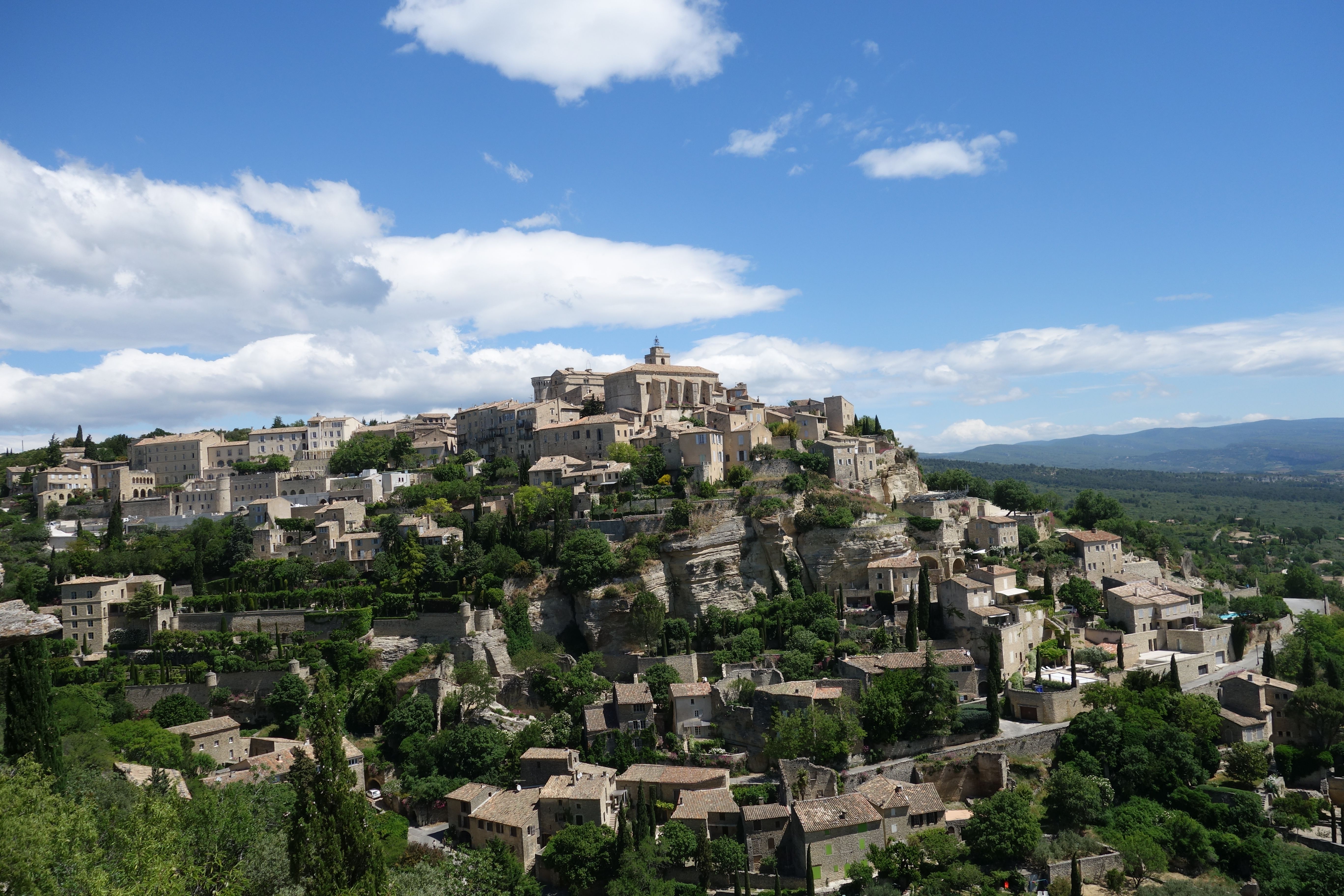Vue Panoramique Du Village De Gordes En Provence, France · Photo gratuite