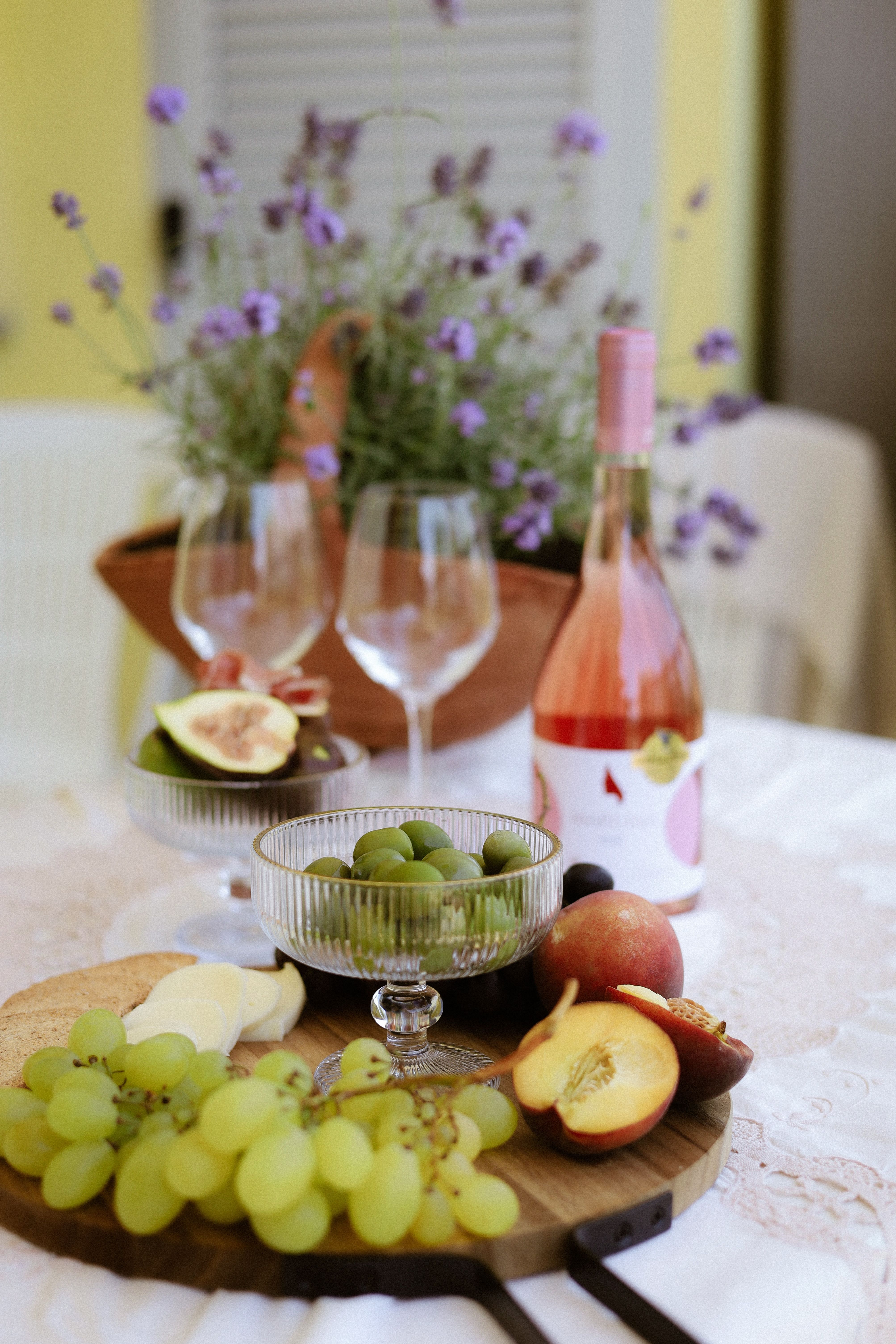 Elegant Wine and Fruit Table Setting for Summer · Free Stock Photo