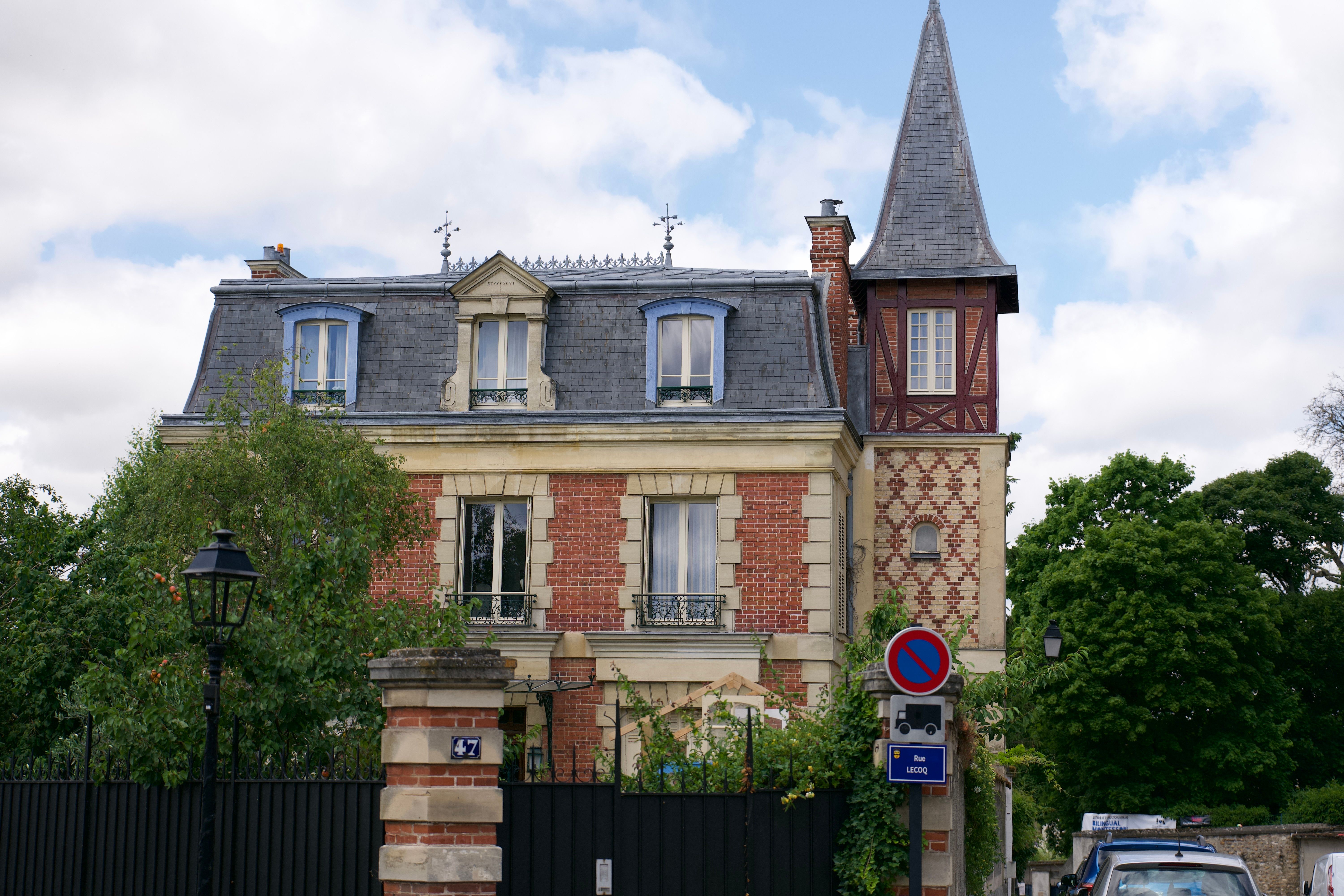 Charming Victorian House in Paris Suburb · Free Stock Photo