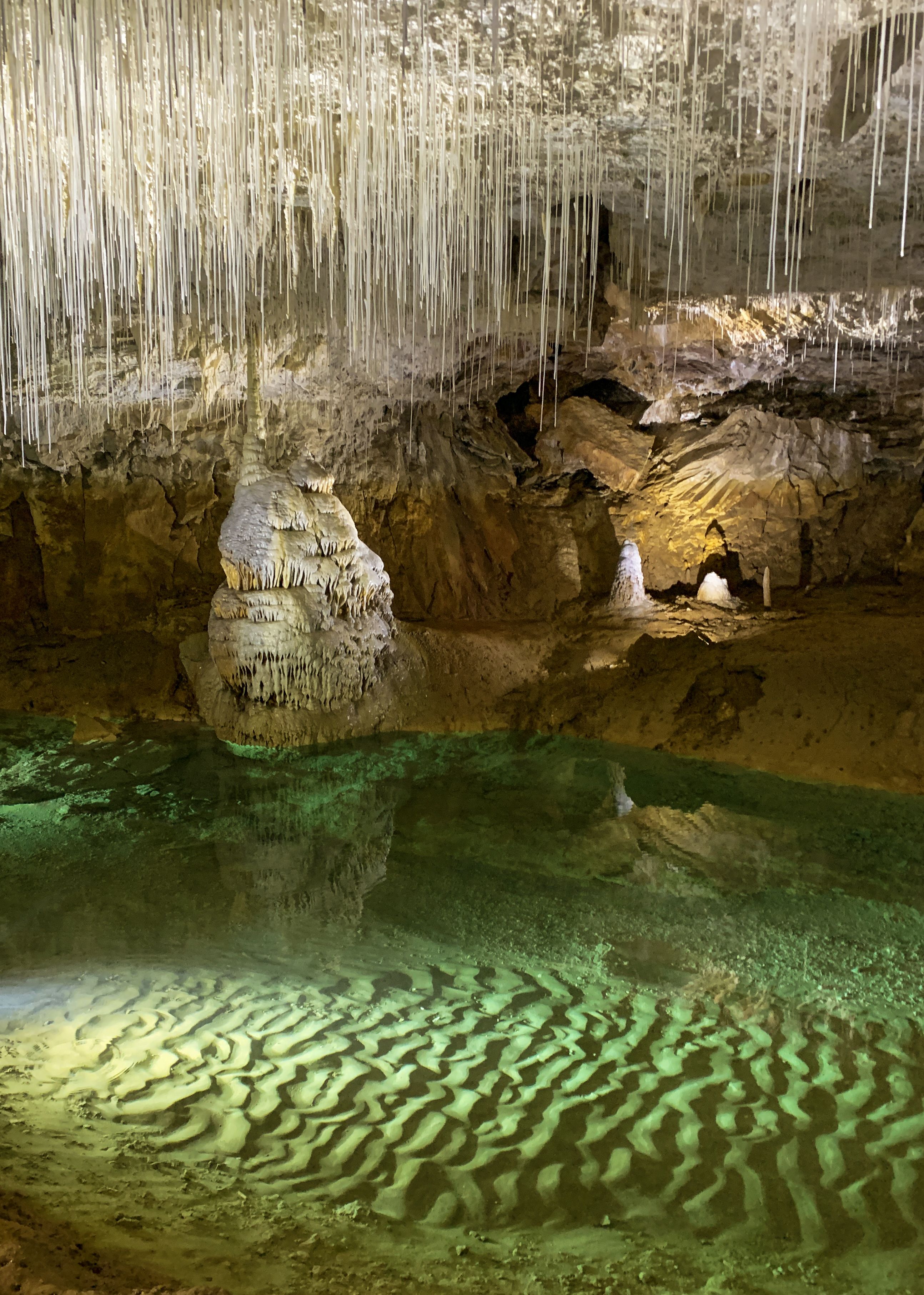 Stunning Stalactites and Pool in French Cave · Free Stock Photo