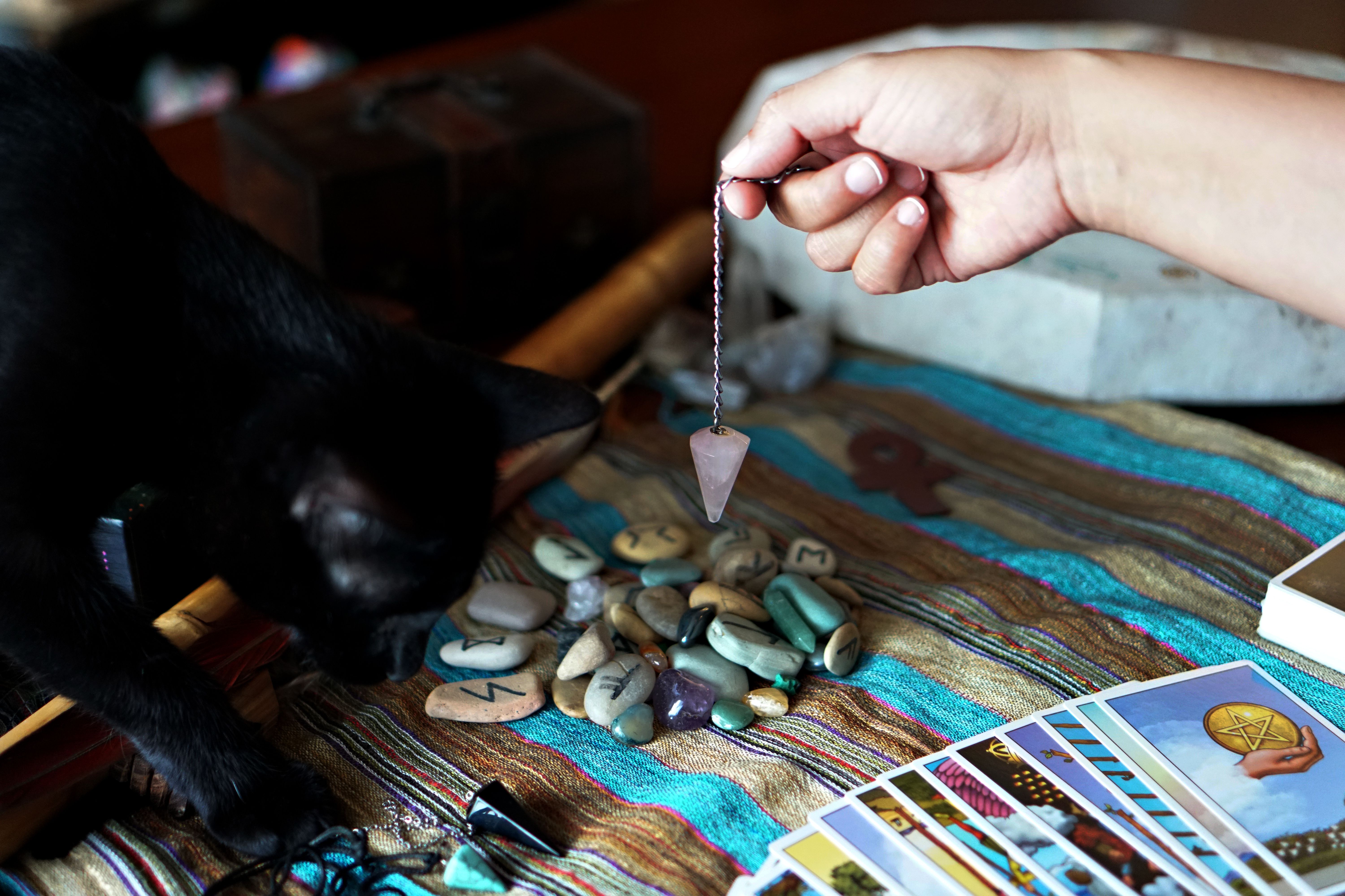 Oracle Cards, Tarot Cards, And Pendulums Photos, Download The BEST Free ...
