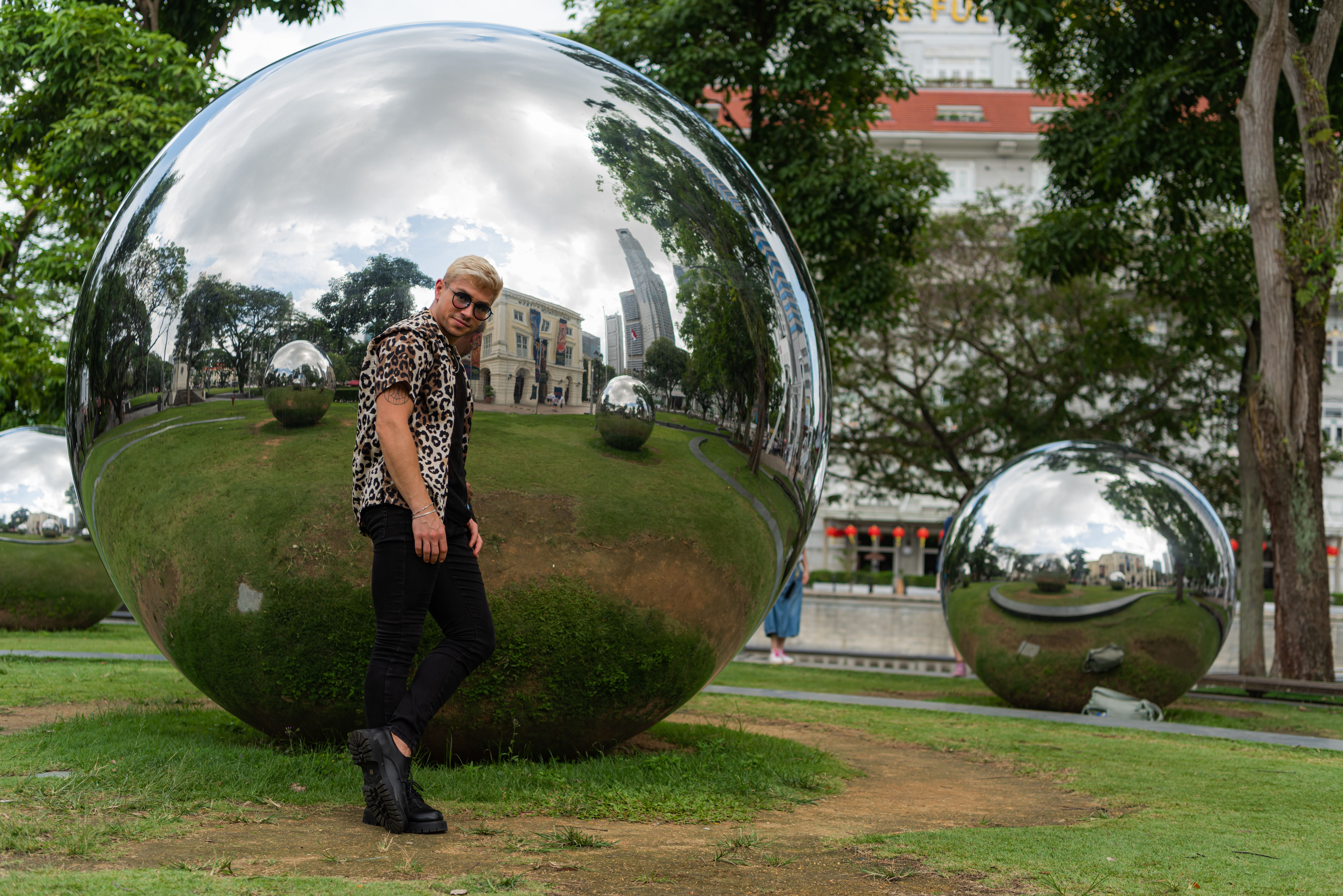 Reflective Spheres in Singapore Park · Free Stock Photo