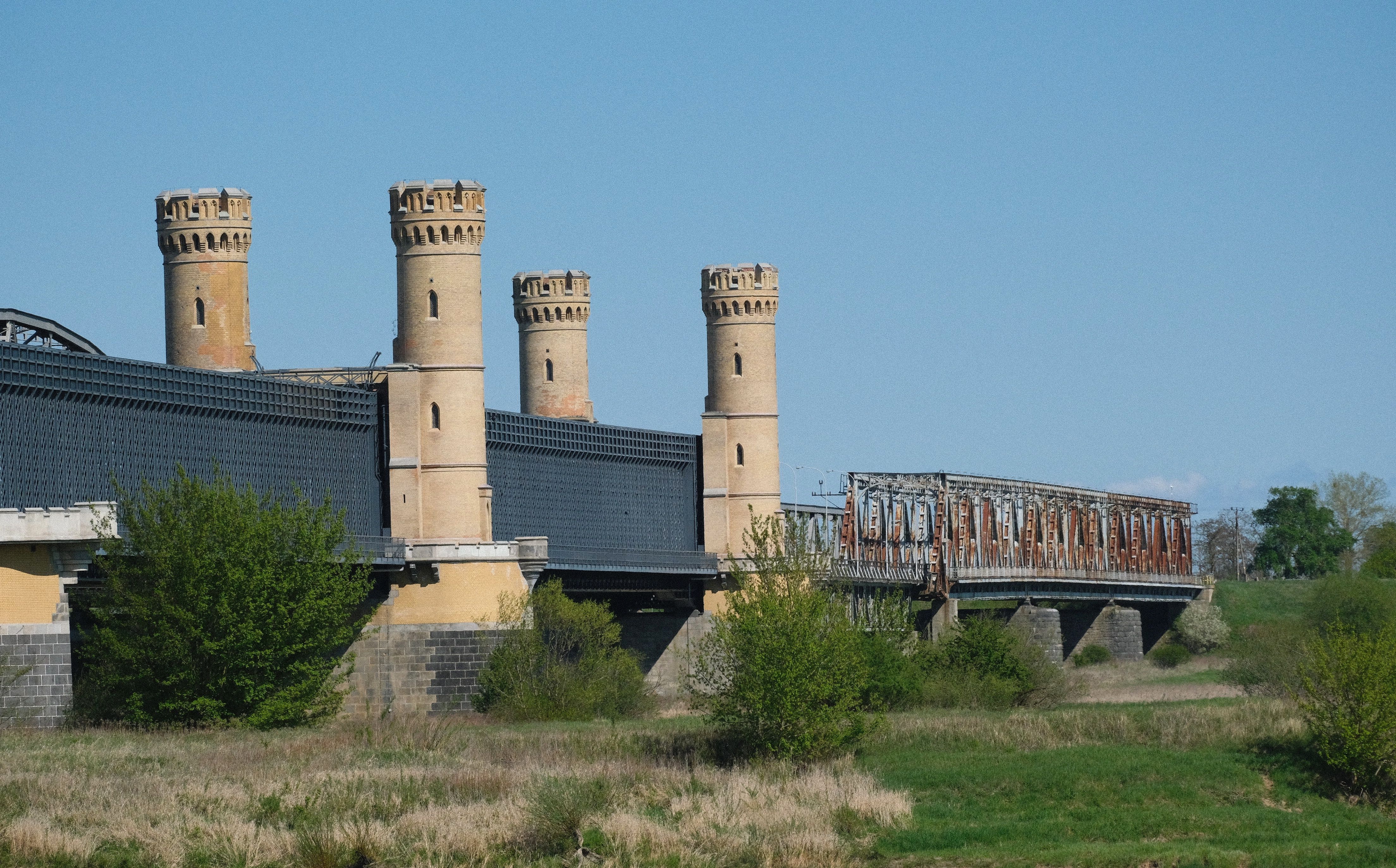 Historic Truss Bridge with Castle-Like Towers · Free Stock Photo