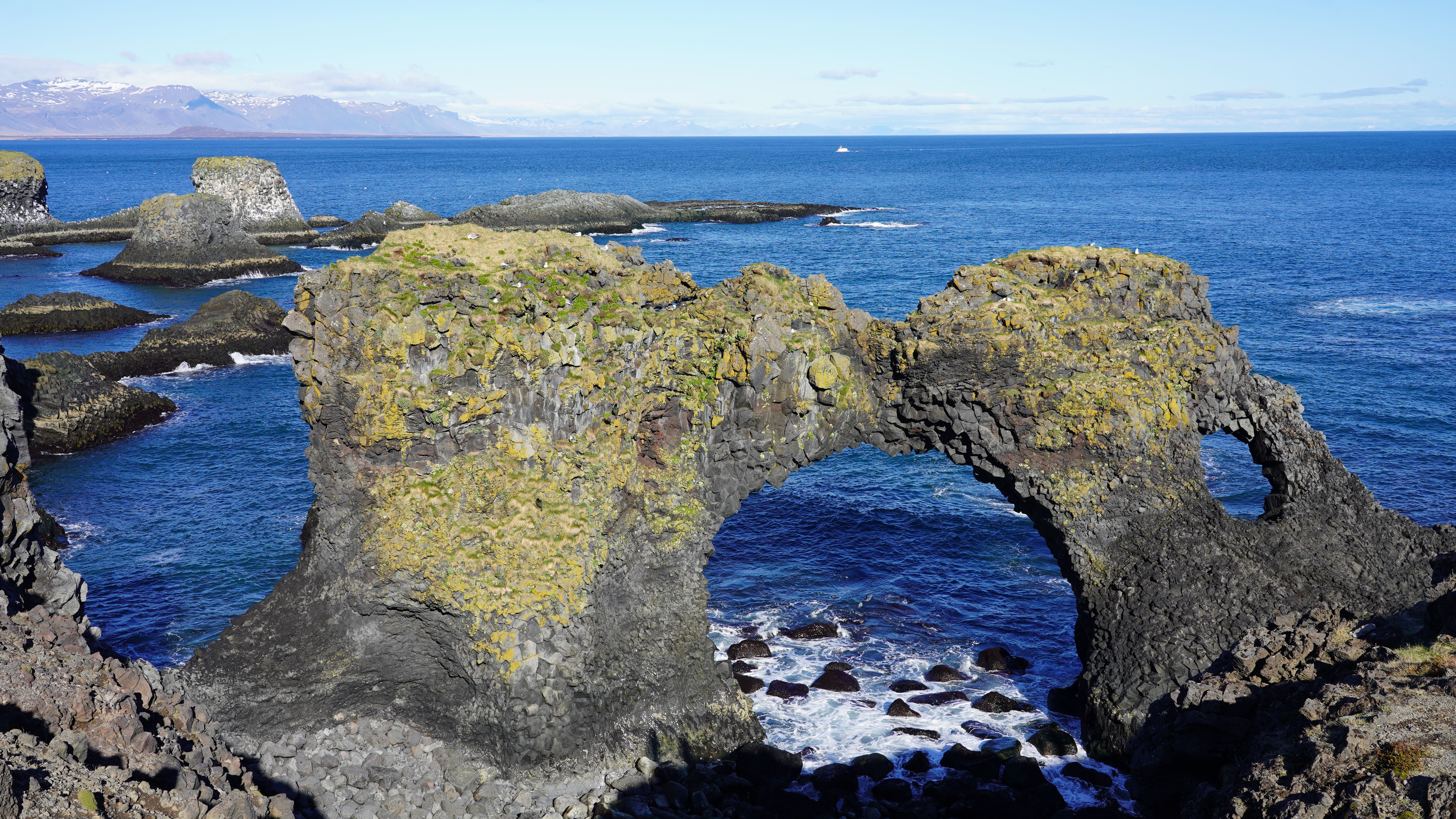 Dramatic Coastal Arch in Icelandic Ocean · Free Stock Photo