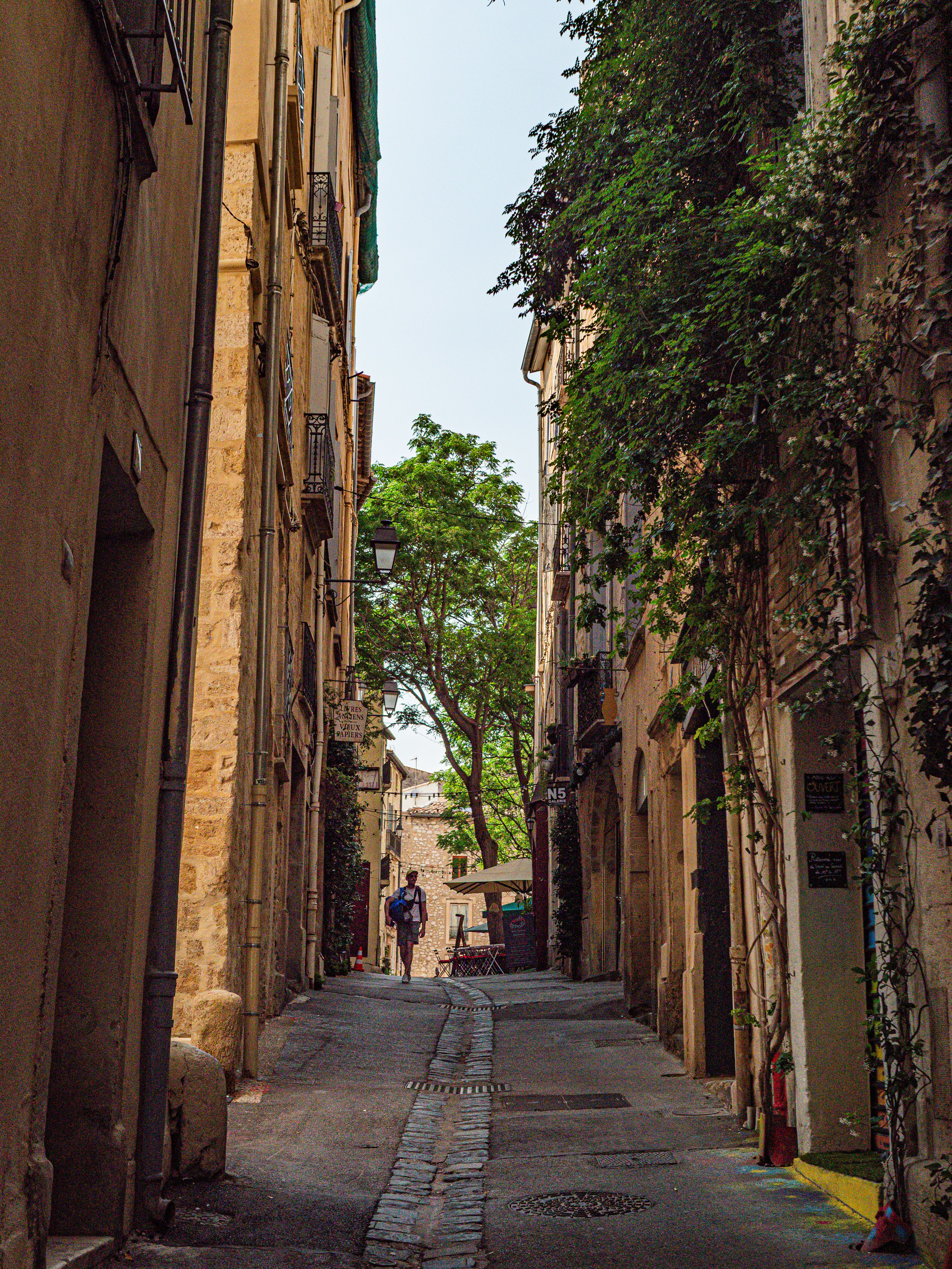 Charming Alleyway in Barcelona, Spain · Free Stock Photo