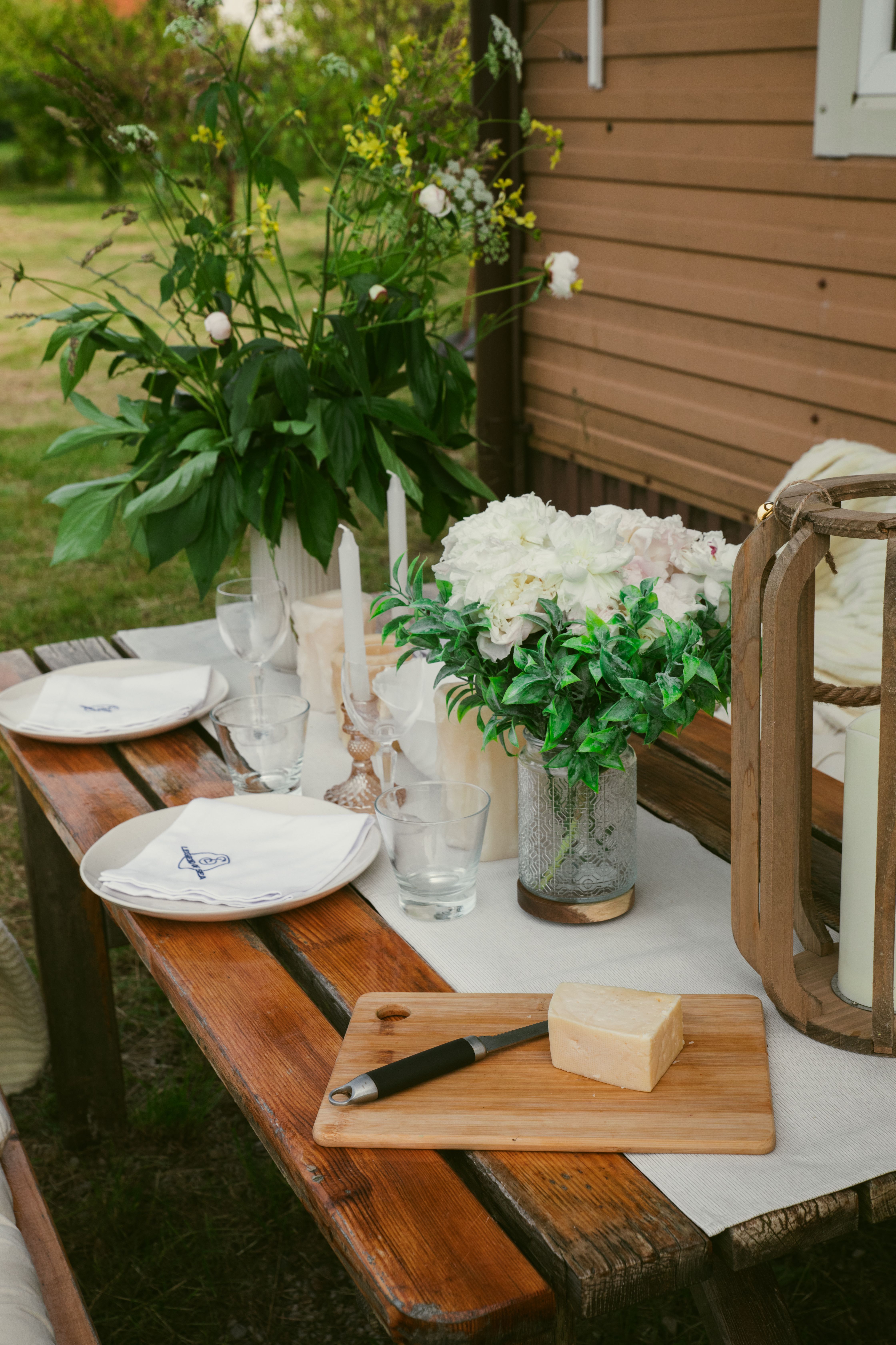 Rustic Outdoor Table Setting with Flowers · Free Stock Photo