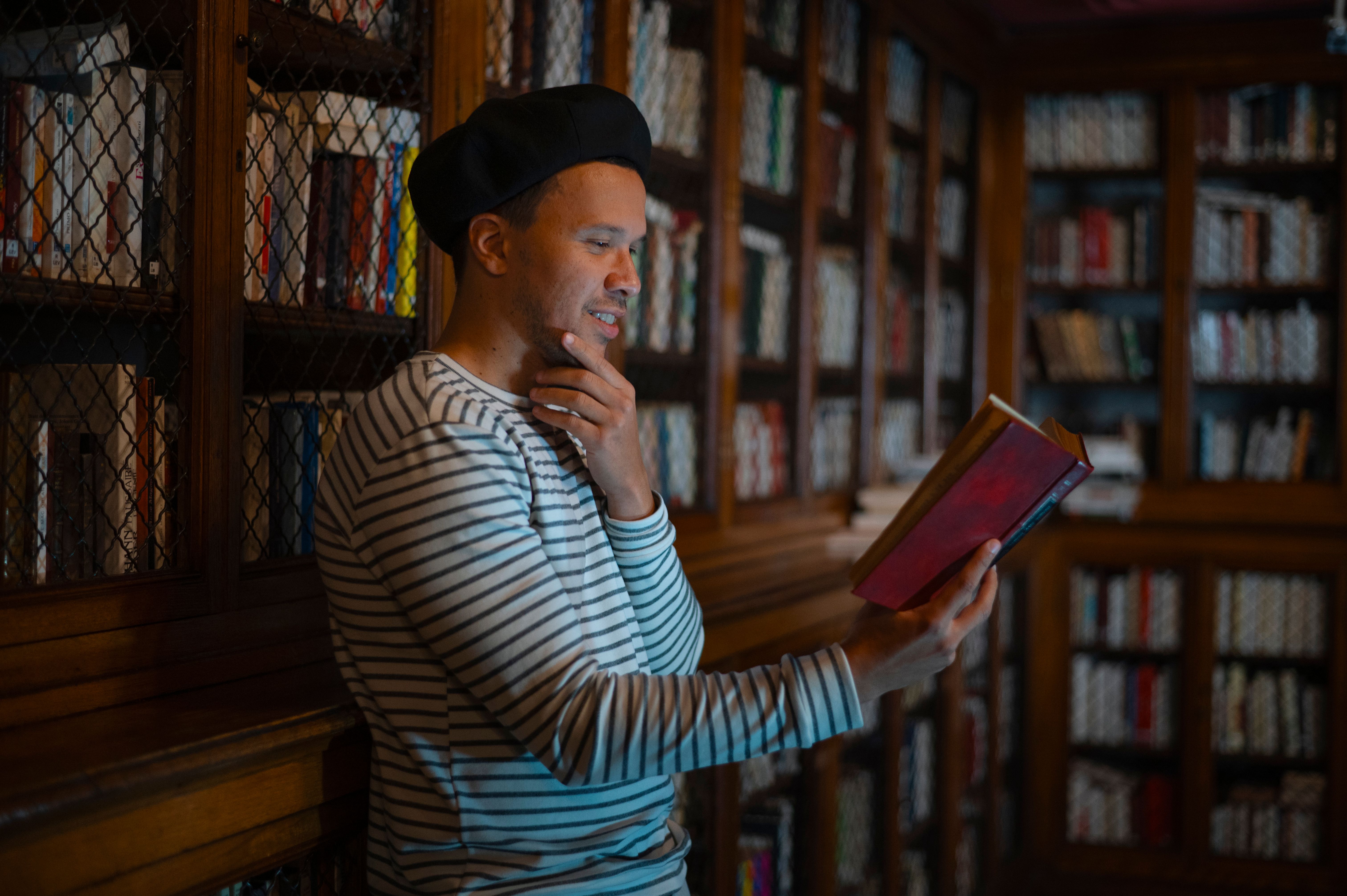 Contemplative Reading in a Cozy Library Setting · Free Stock Photo