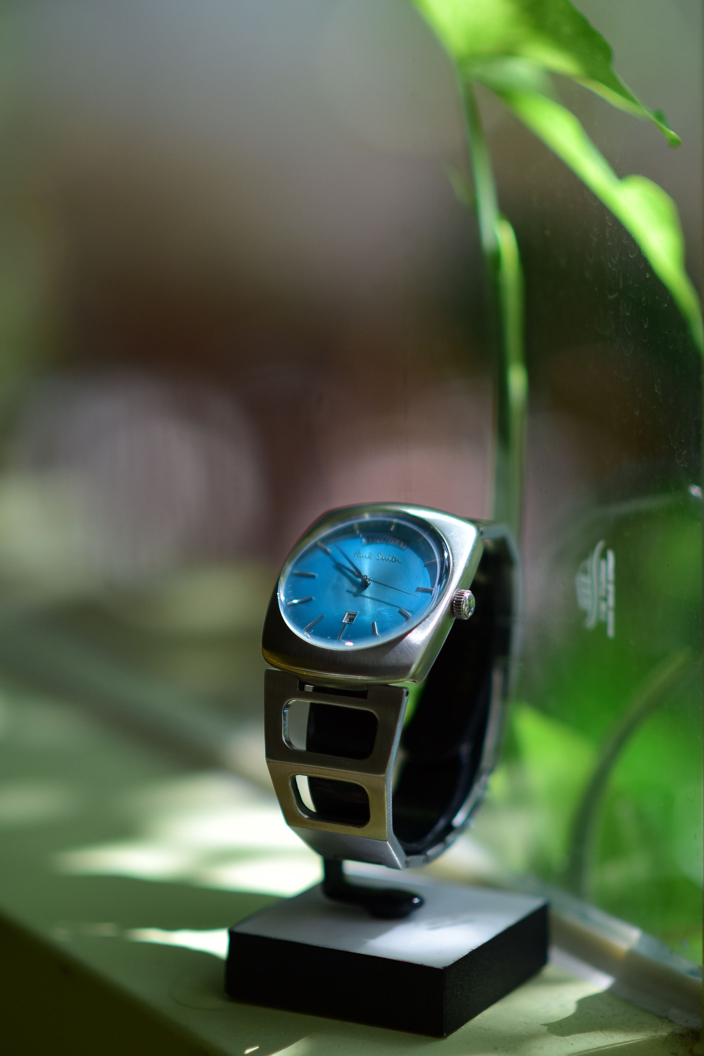 Stylish Modern Watch Display with Blue Dial · Free Stock Photo