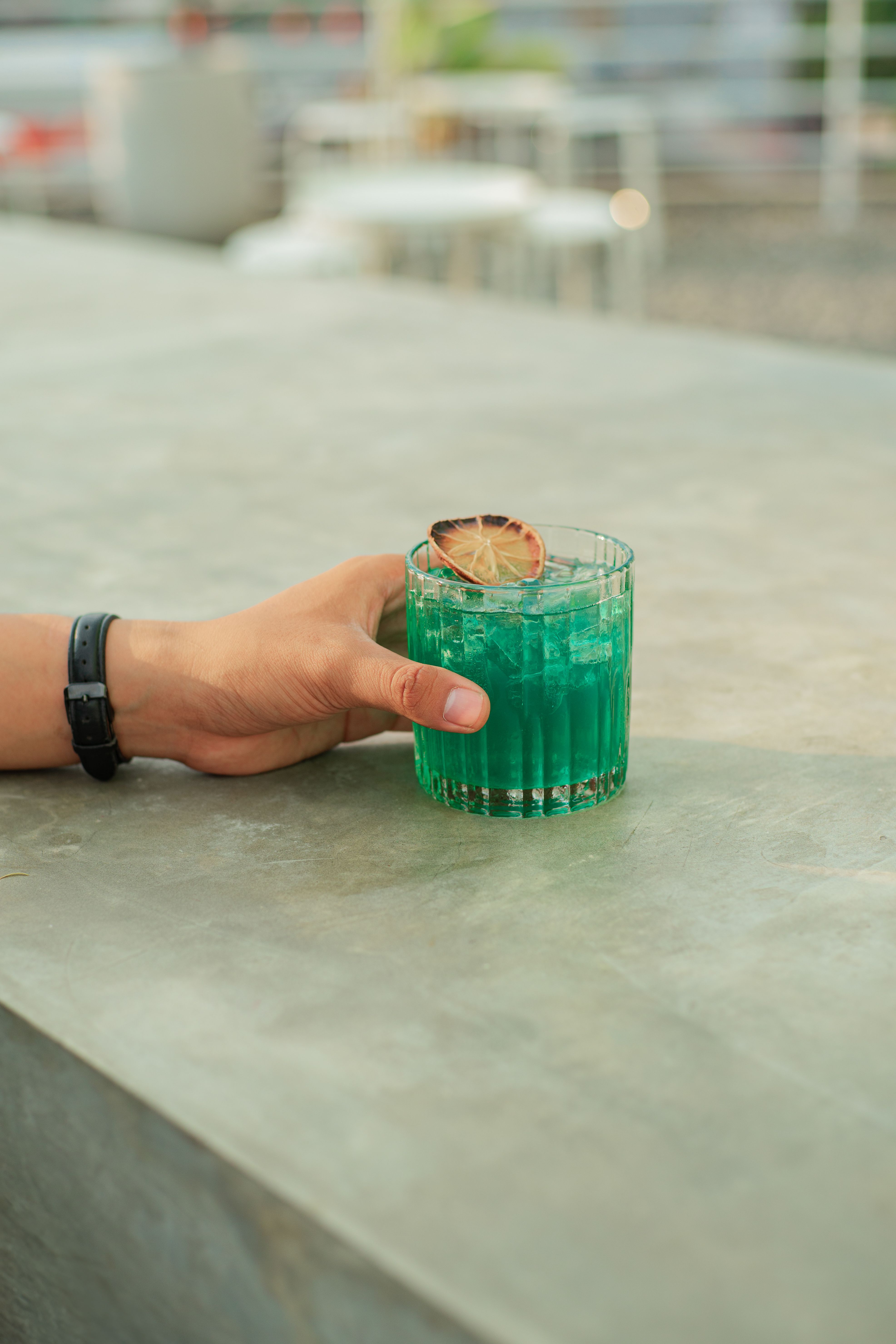 Delicioso Cóctel Verde Sin Alcohol · Foto de stock gratuita