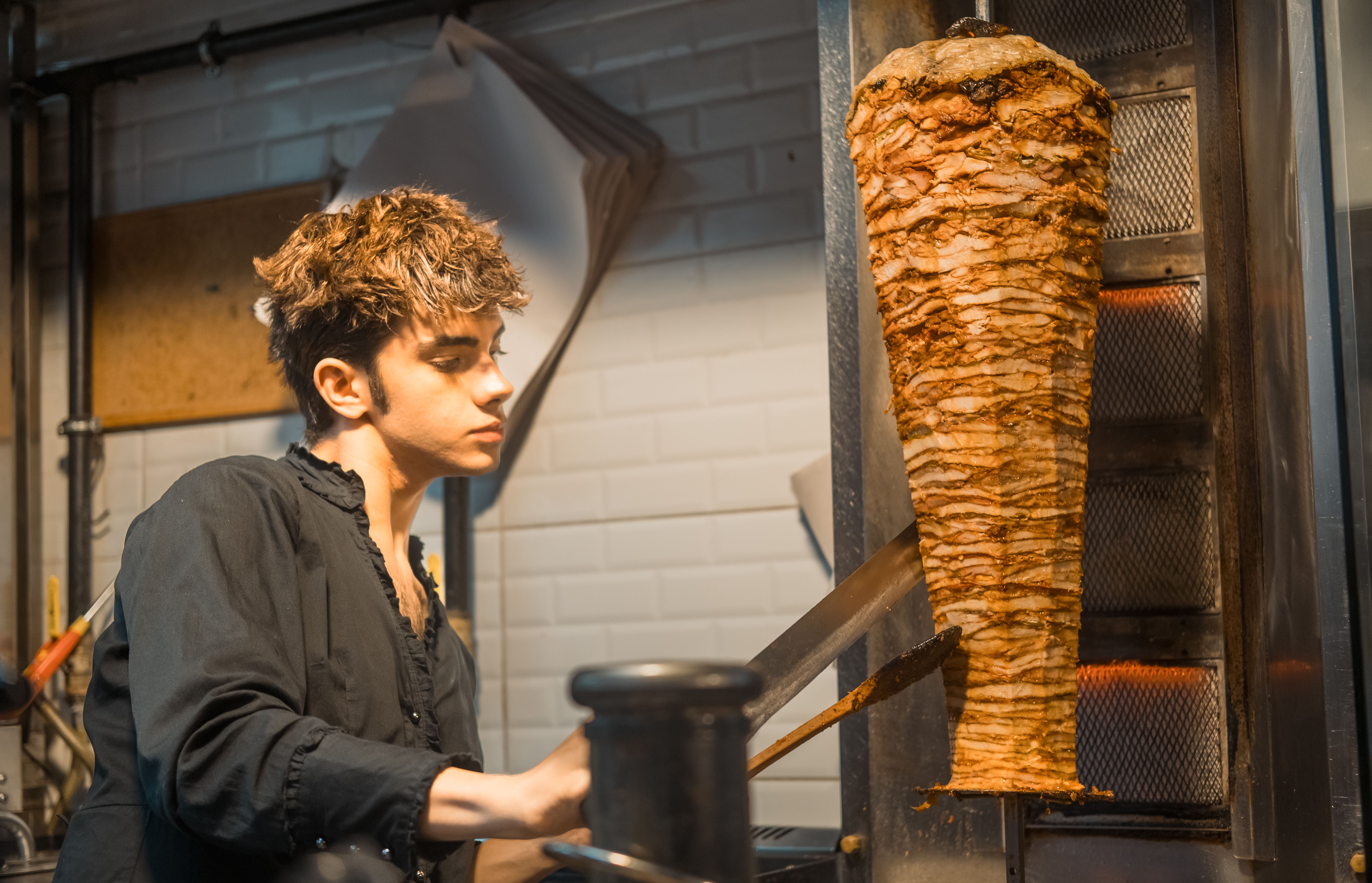 Chef slicing doner kebab in Istanbul restaurant · Free Stock Photo
