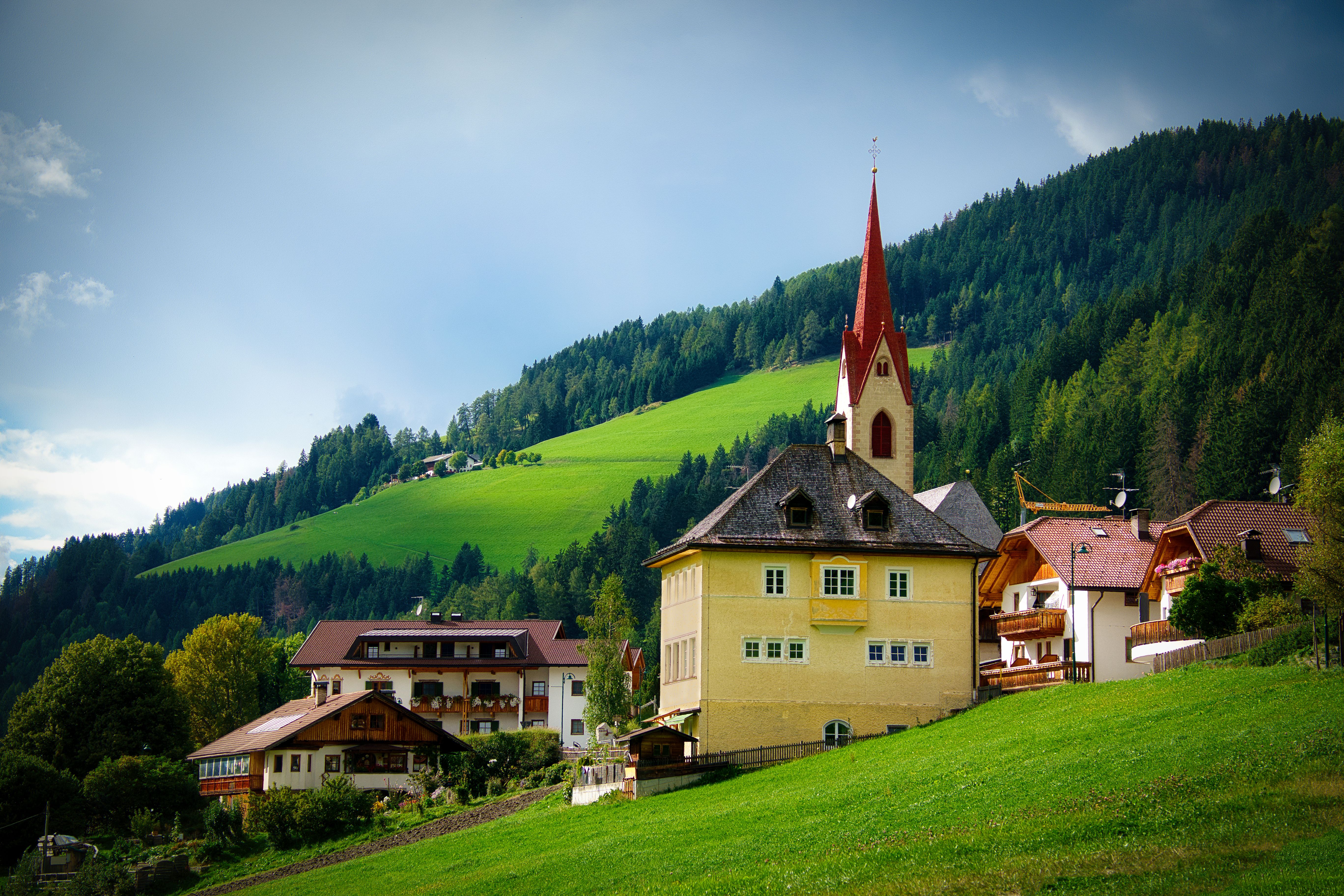 Vista Do Município De Aufkirchen, Em Val Pusteria, No Tirol Do Sul ...