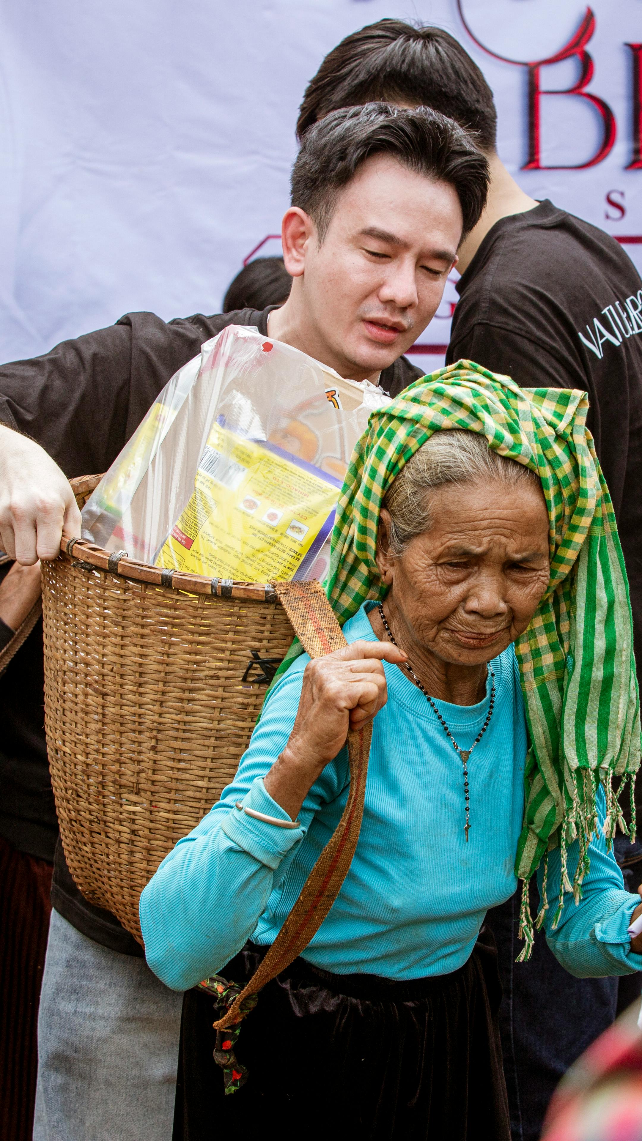 Generosity Photos, Download The BEST Free Generosity Stock Photos & HD ...