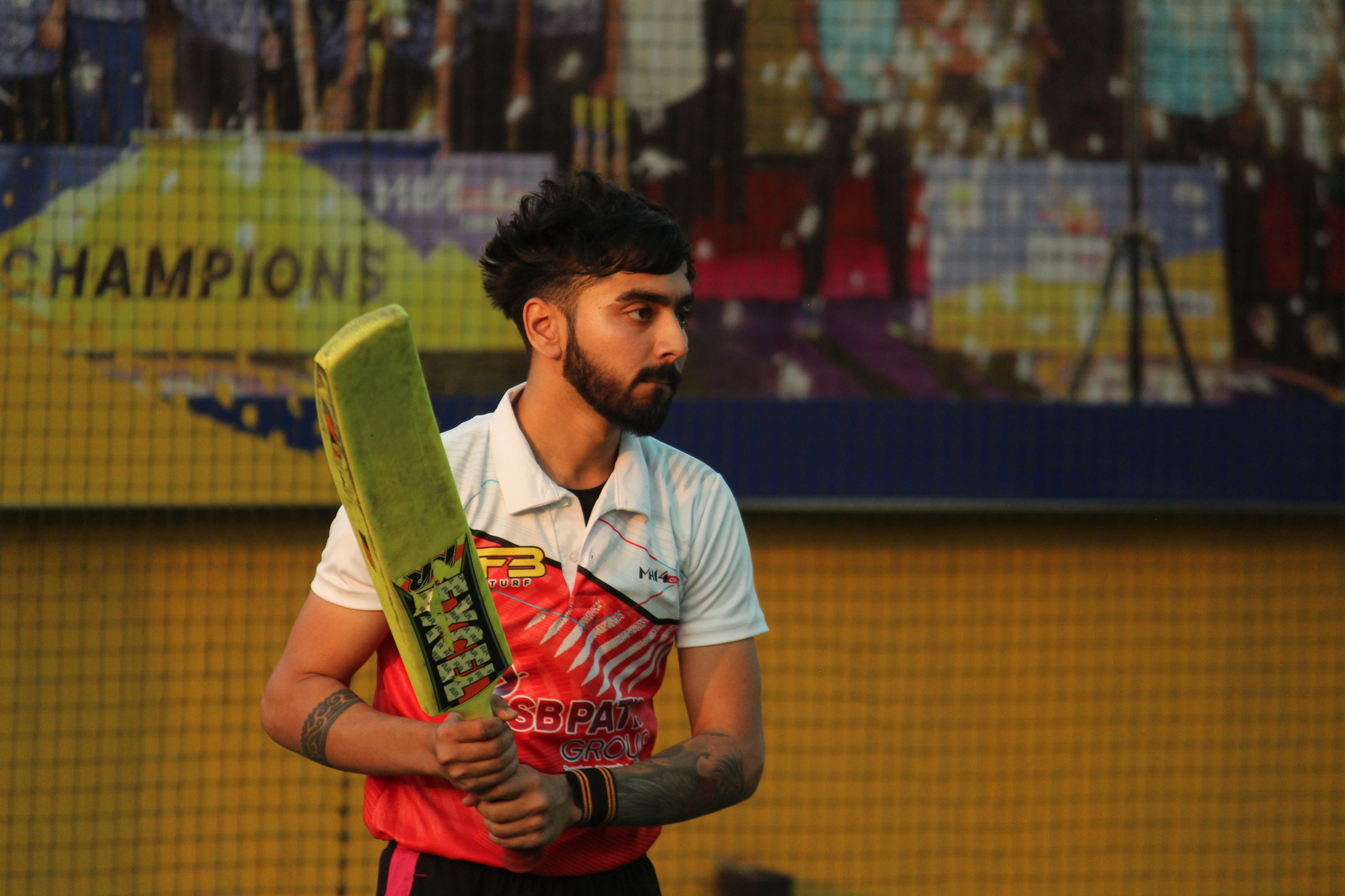 Cricketer Preparing for Batting on Turf Field · Free Stock Photo