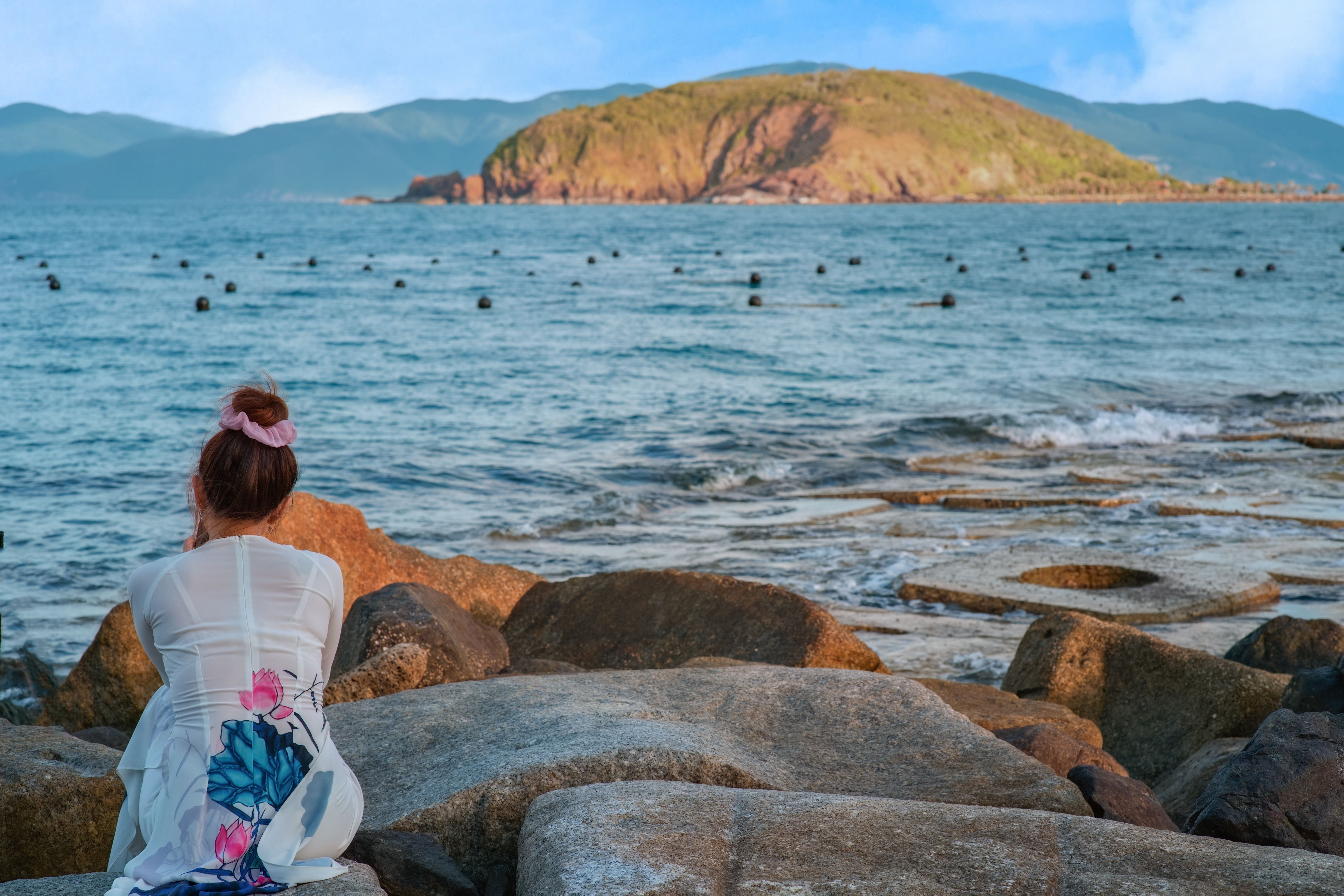 Woman With Back Turned Ocean Photos, Download The BEST Free Woman With ...