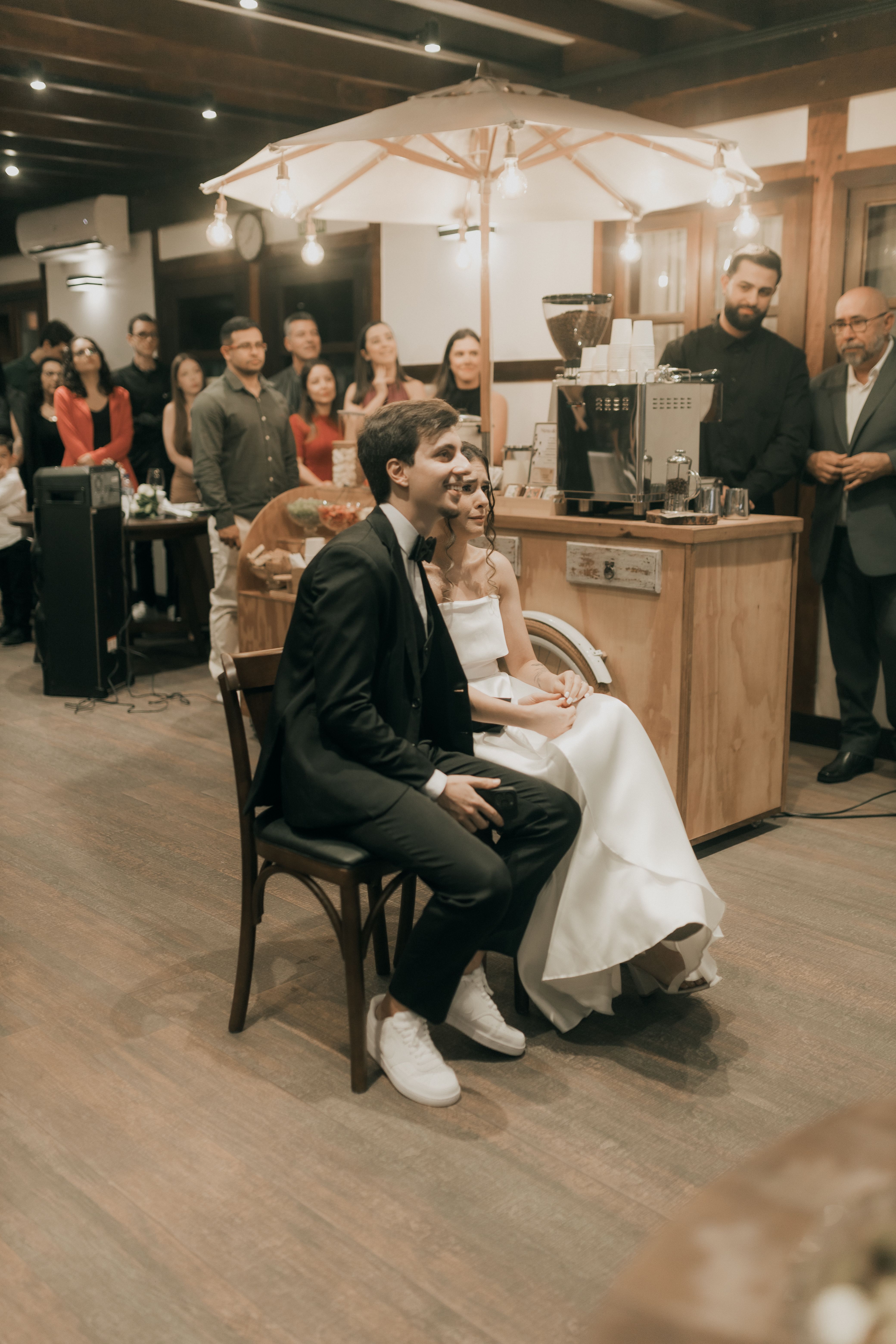 Elegant Indoor Wedding Reception with Guests · Free Stock Photo
