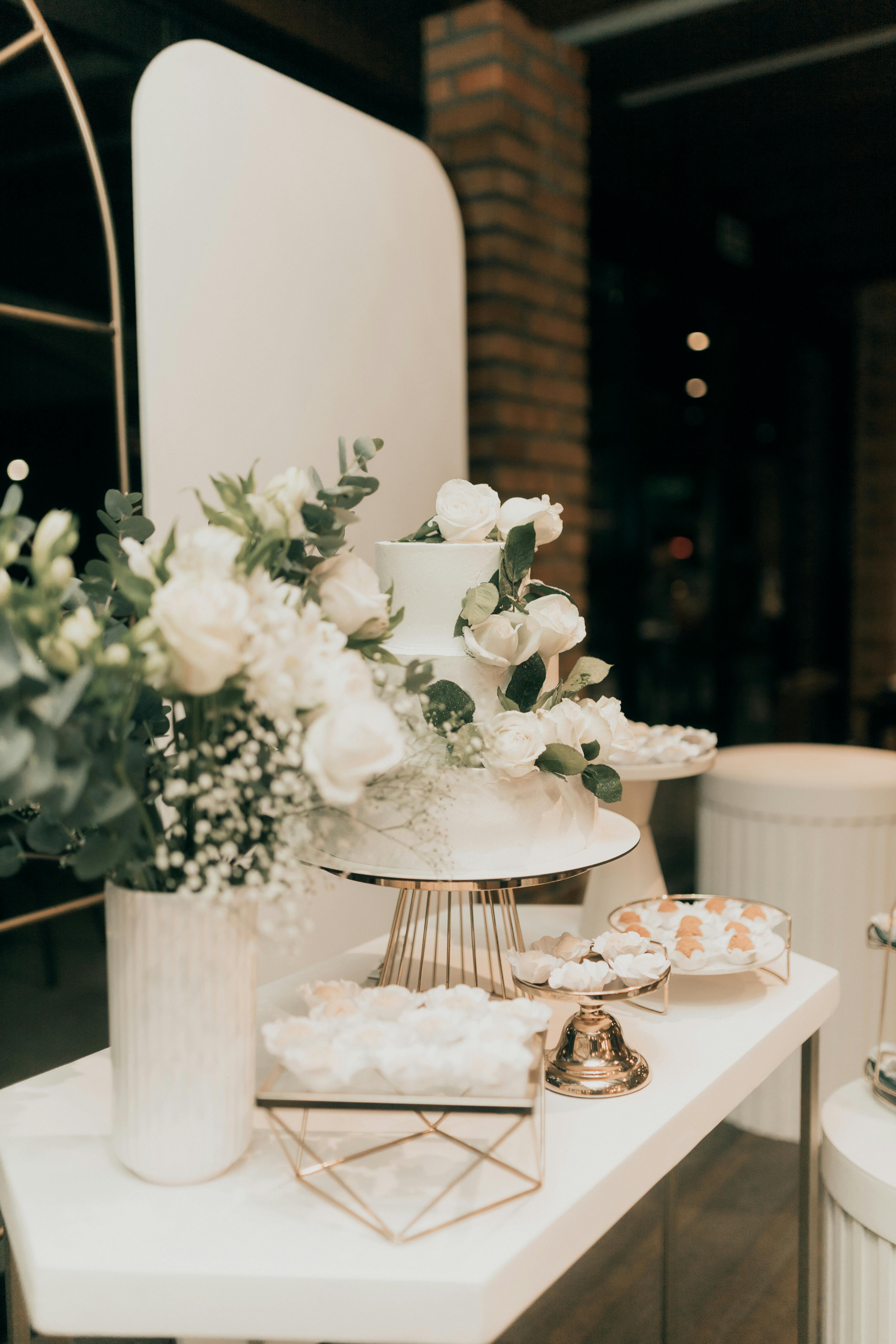 Elegant Wedding Cake Display with Floral Decor · Free Stock Photo
